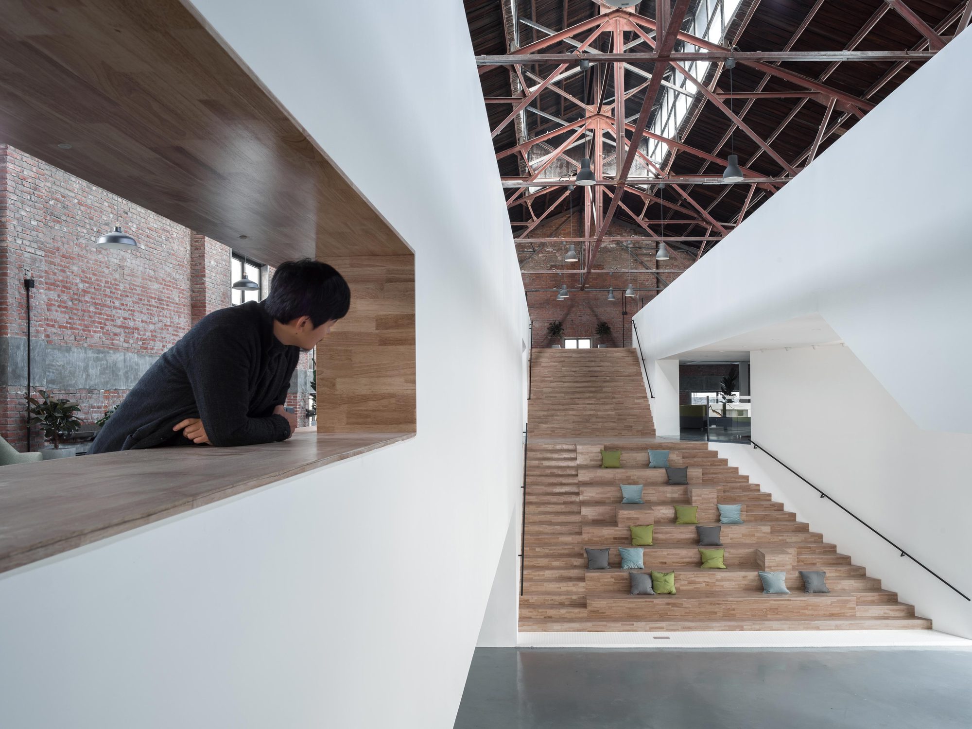 Gallery of The renovation of CRRC 1897 center / officePROJECT - 13