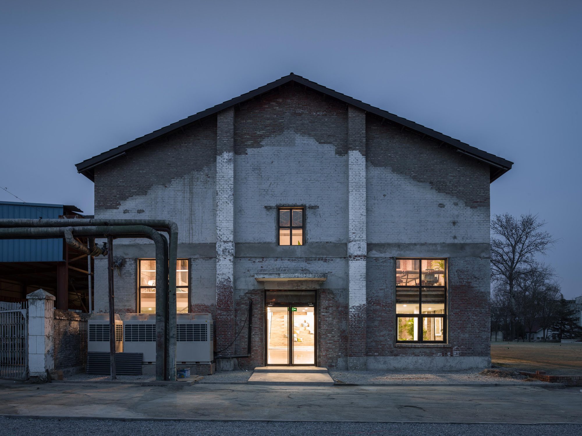 Gallery of The renovation of CRRC 1897 center / officePROJECT - 6