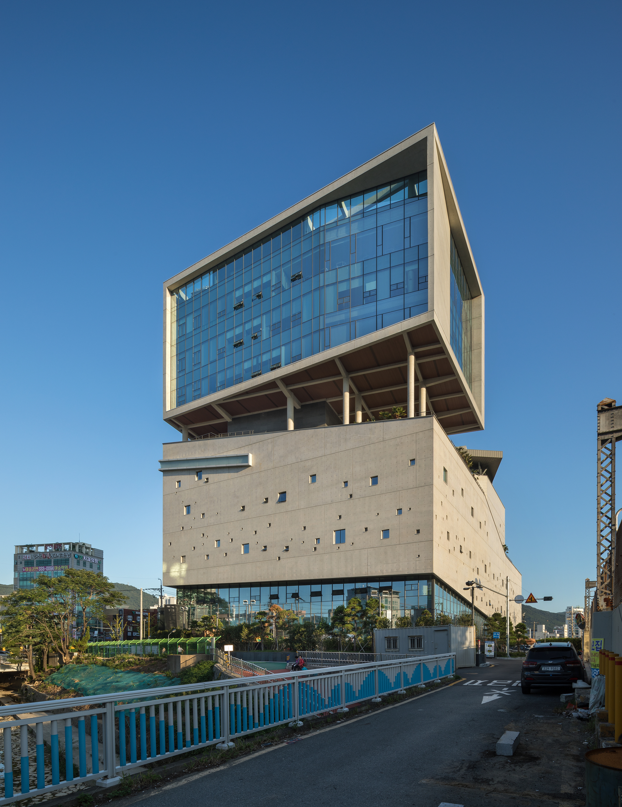 Gallery of Bujeon Glocal Vision Center / Lee Eunseok + Atelier KOMA ...