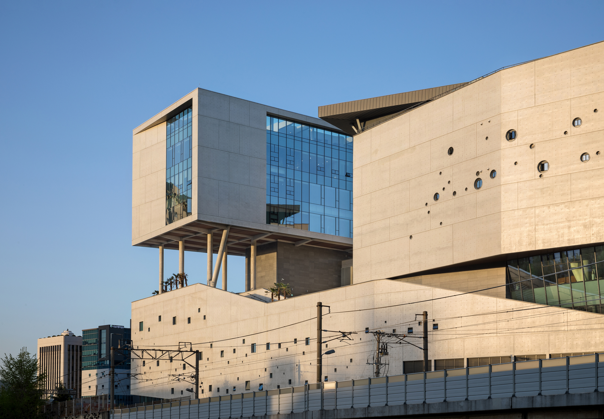 Gallery of Bujeon Glocal Vision Center / Lee Eunseok + Atelier KOMA ...