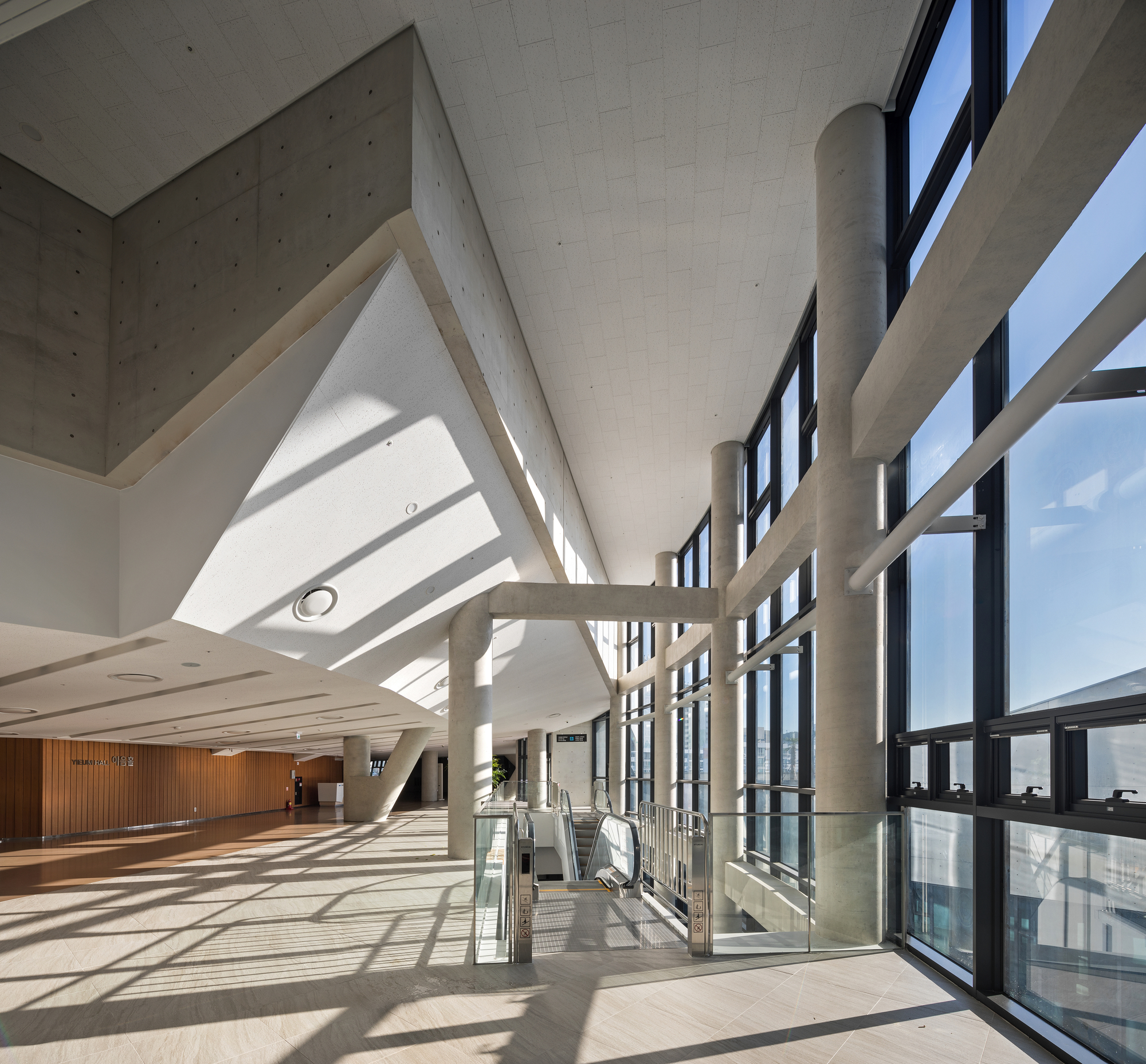 Galeria de BGVC / Lee Eunseok + Atelier KOMA, HEERIM Architects ...