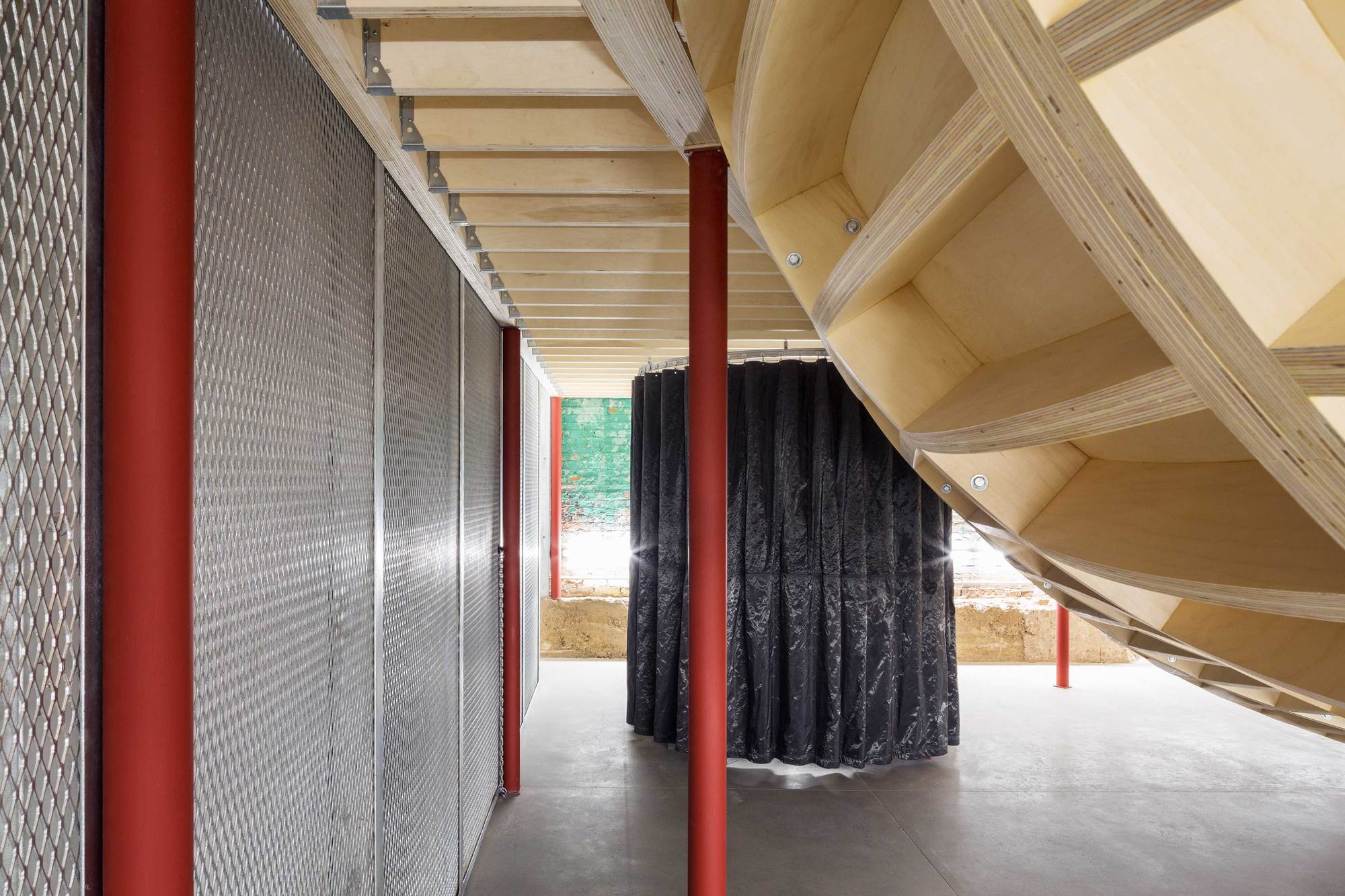 Galería de Supreme / Neil Logan Architect - 16