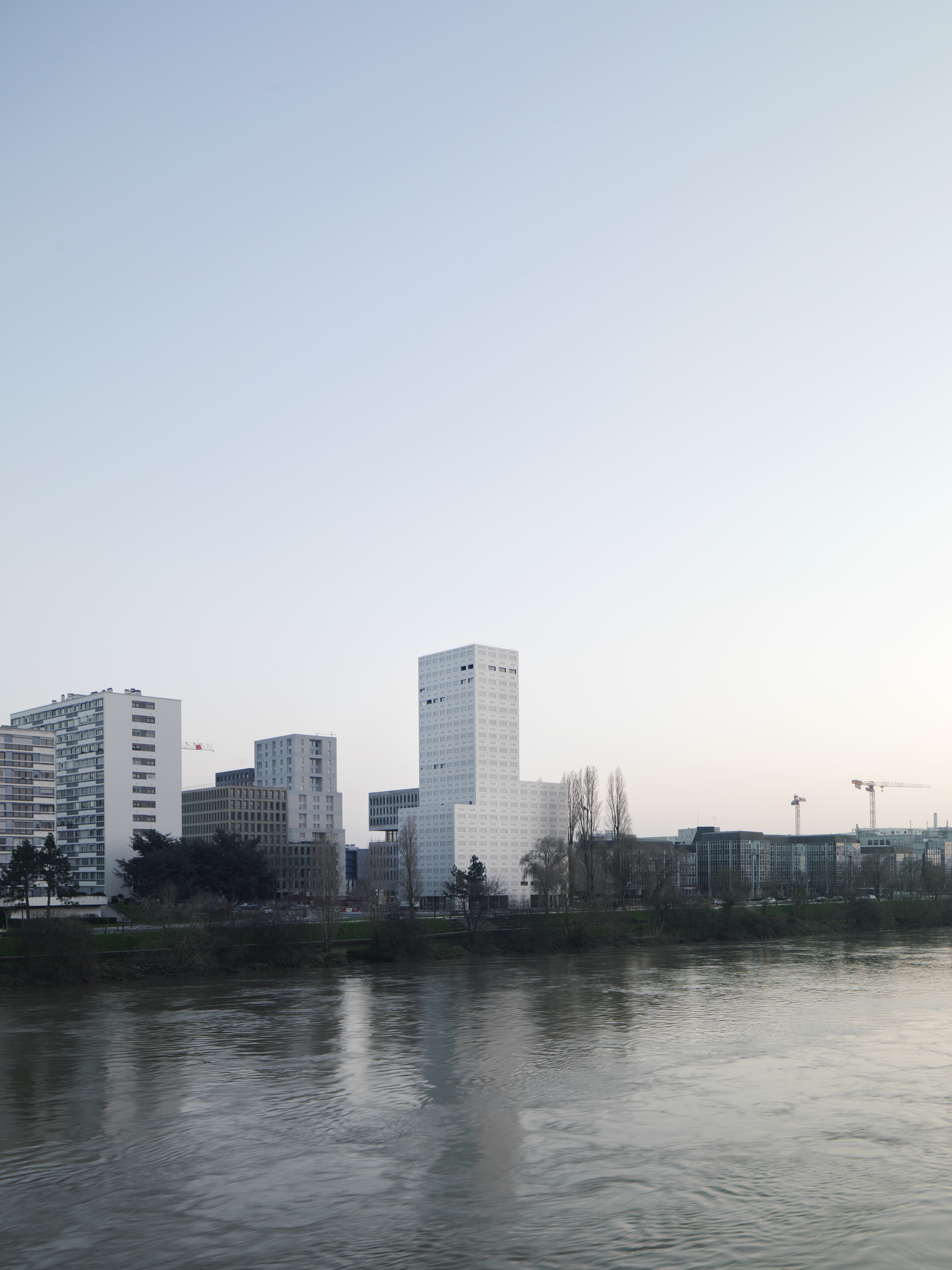 Gallery of Tower 360° View / LAN Architecture - 9