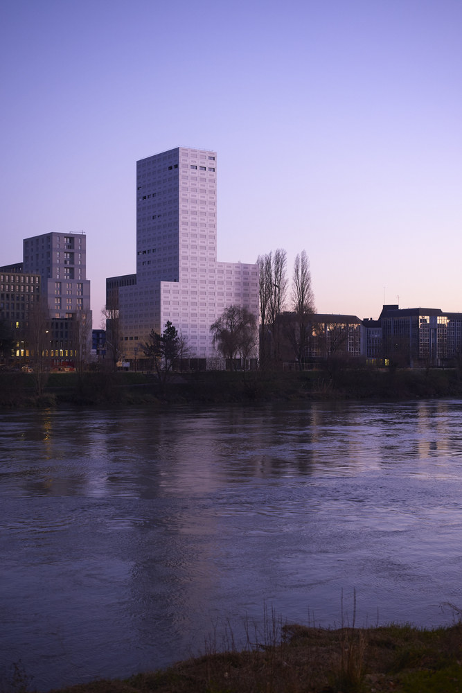 Gallery of Tower 360° View / LAN Architecture - 4