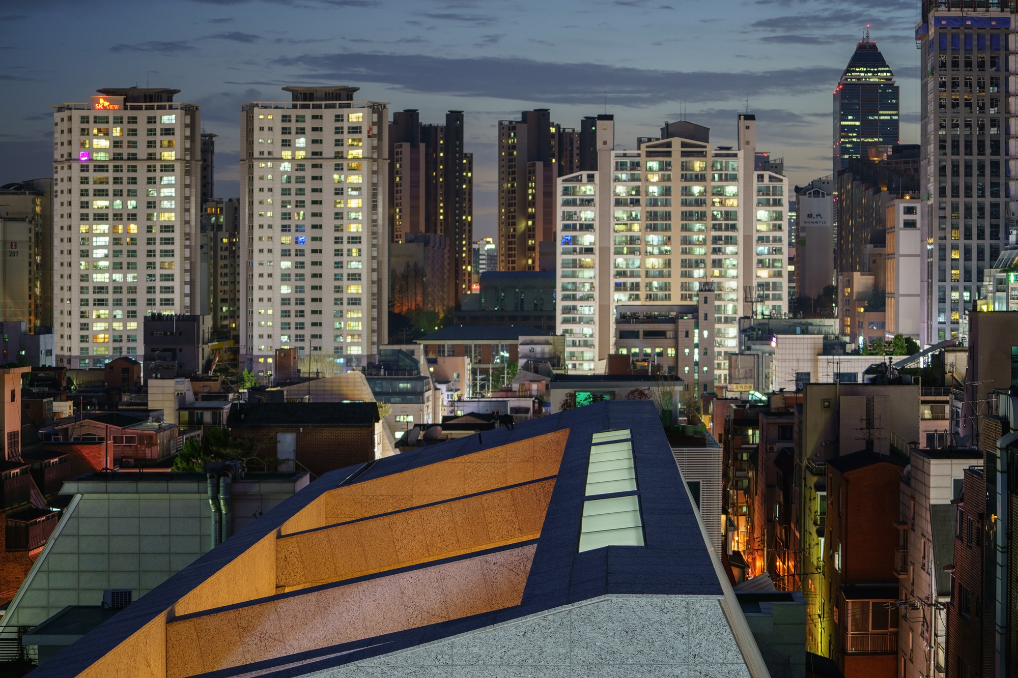 Gallery of M.C. Building / URCODE Architecture - 3