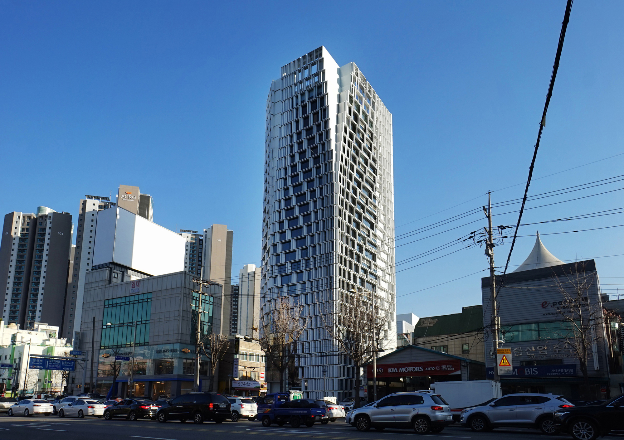 Gallery of HiCC Ent. Headquarter / LESS - 8