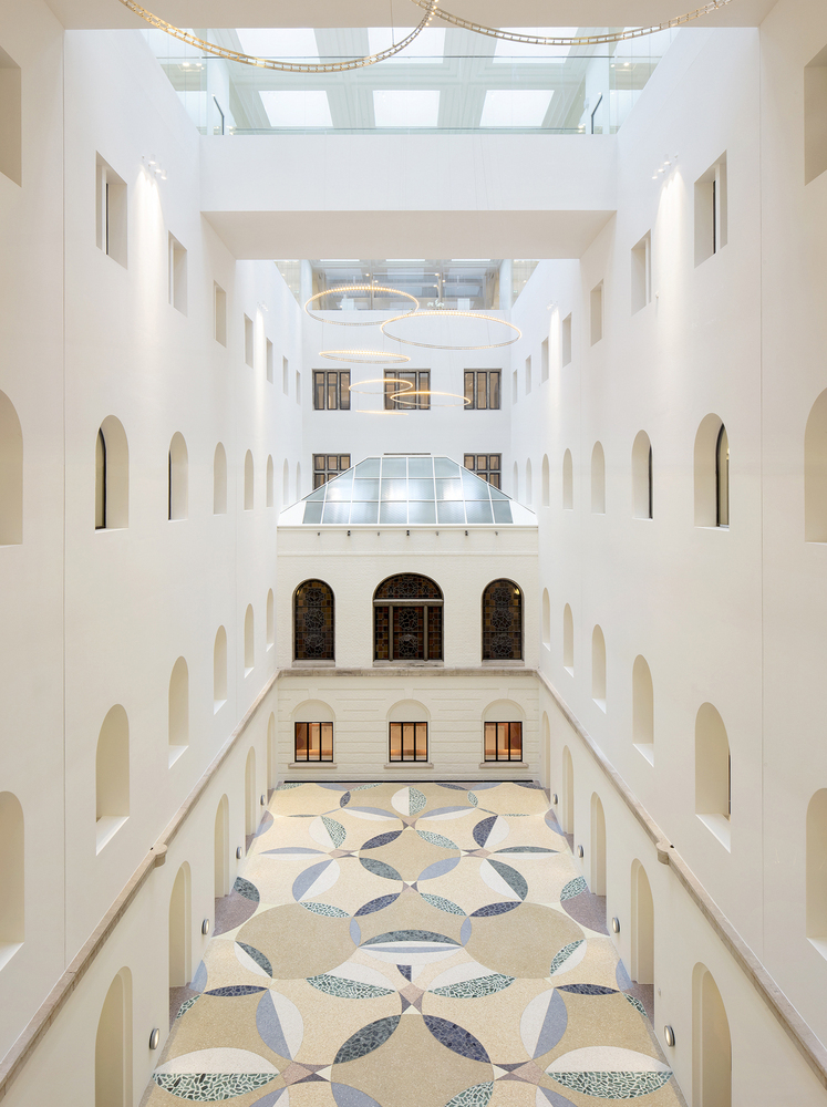 Gallery of 15 Impressive Atriums (And Their Sections) - 8