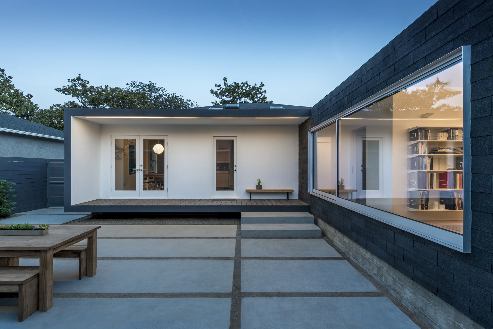 Gallery of Rear Window House / Edward Ogosta Architecture - 16