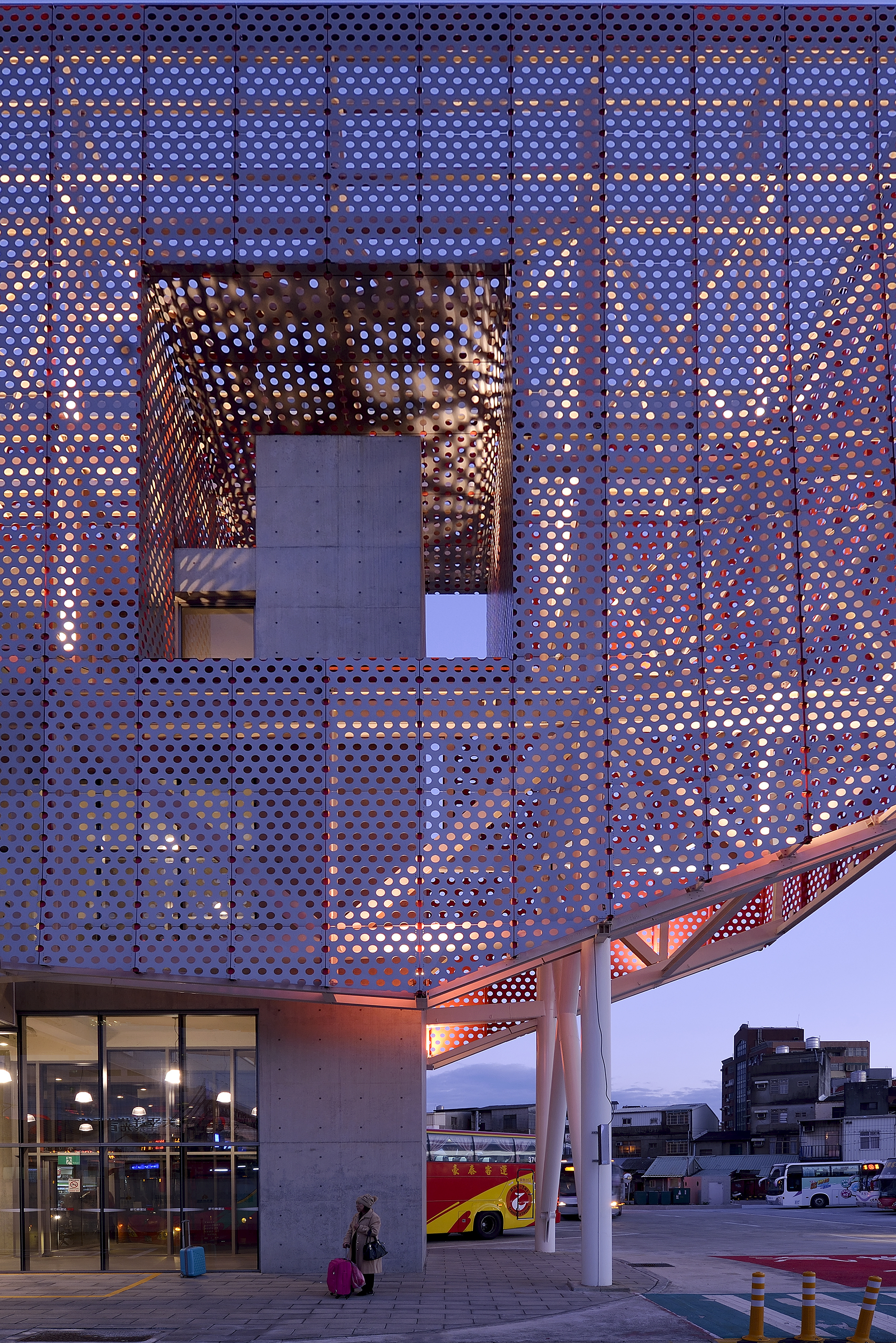 Gallery of Hsinchu Bus Terminal / KRIS YAO | ARTECH - 3