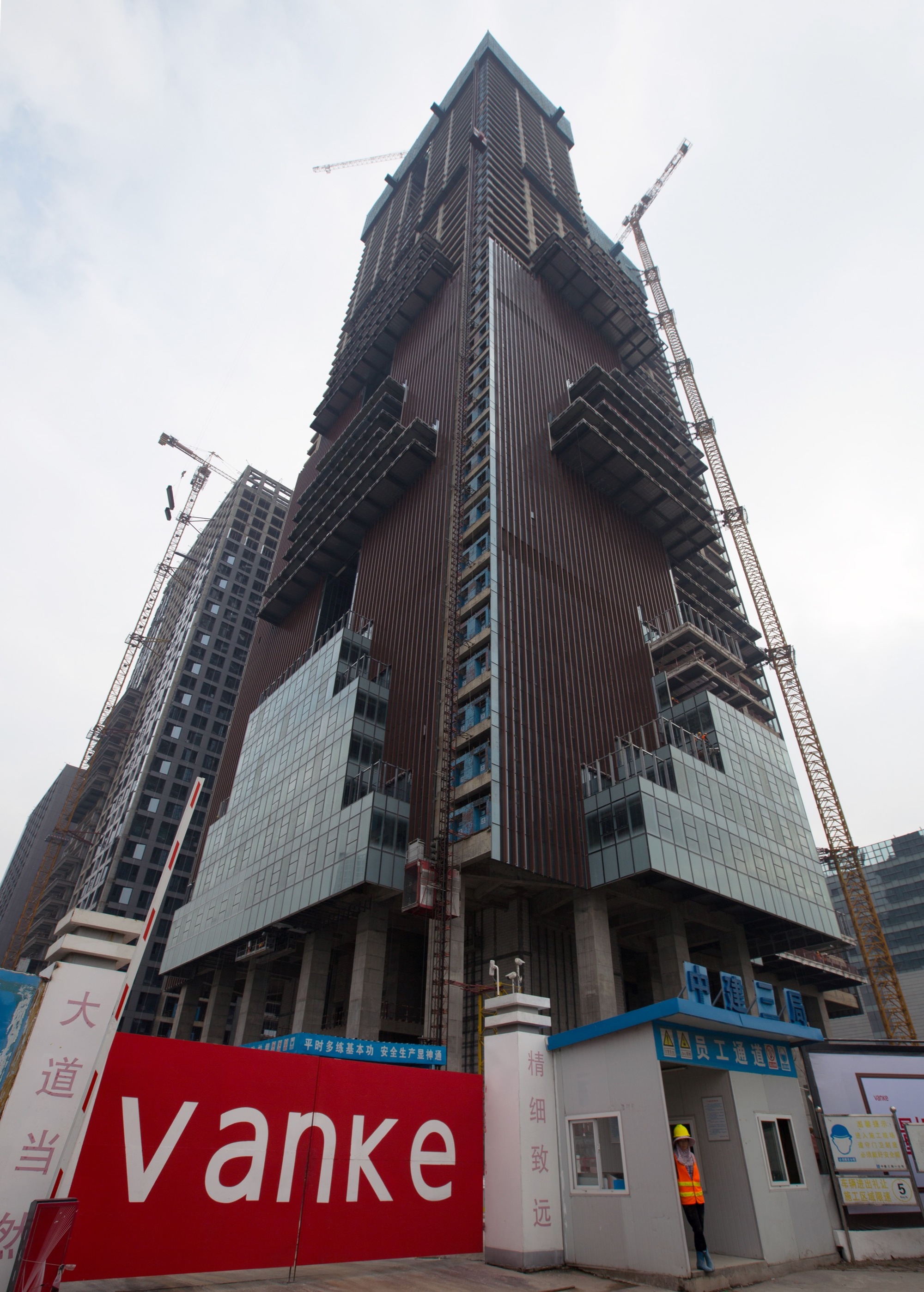Gallery of WOHA's First Office Skyscraper in China Tops Out in Shenzhen - 9