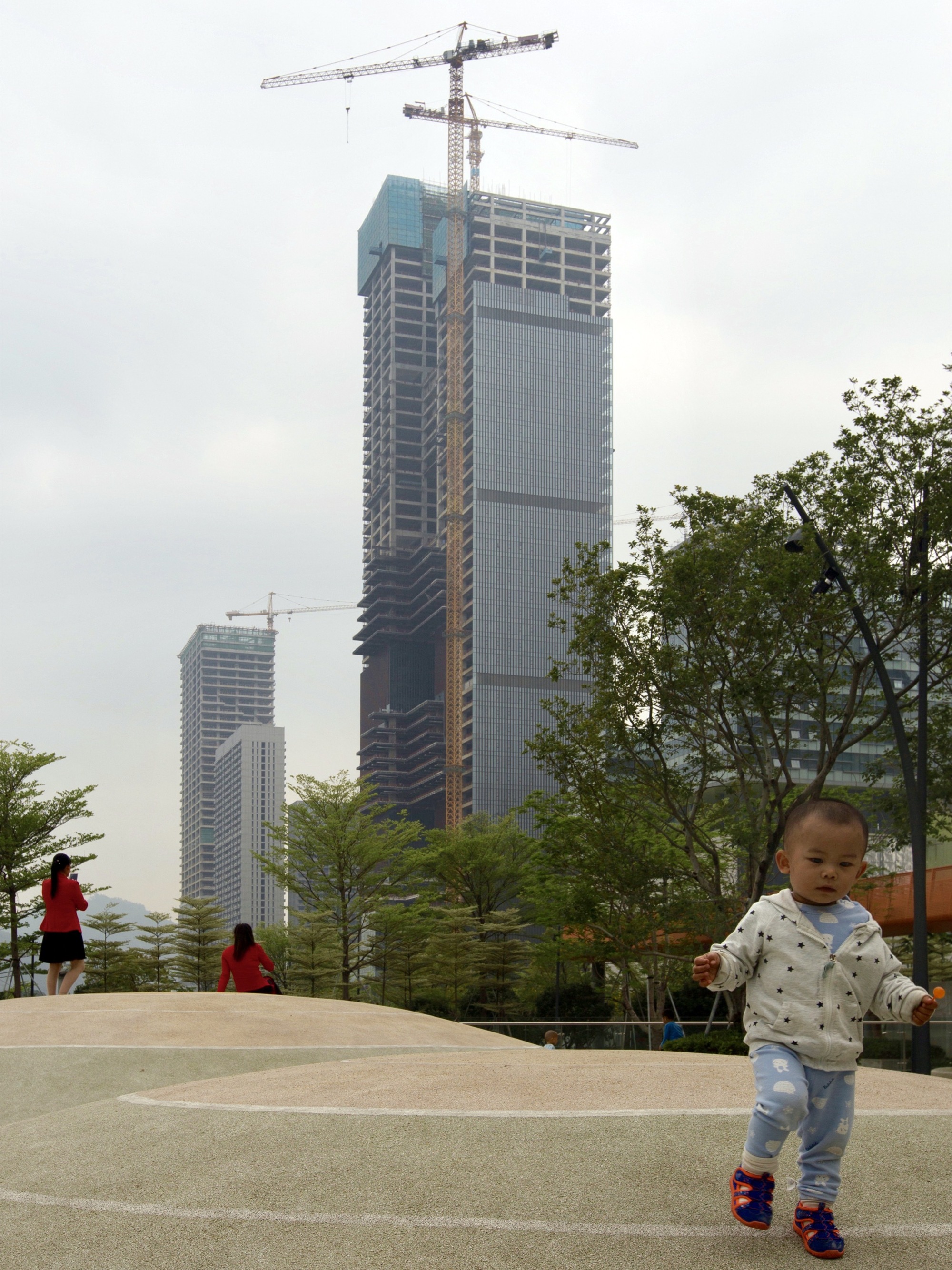 Gallery of WOHA's First Office Skyscraper in China Tops Out in Shenzhen - 2