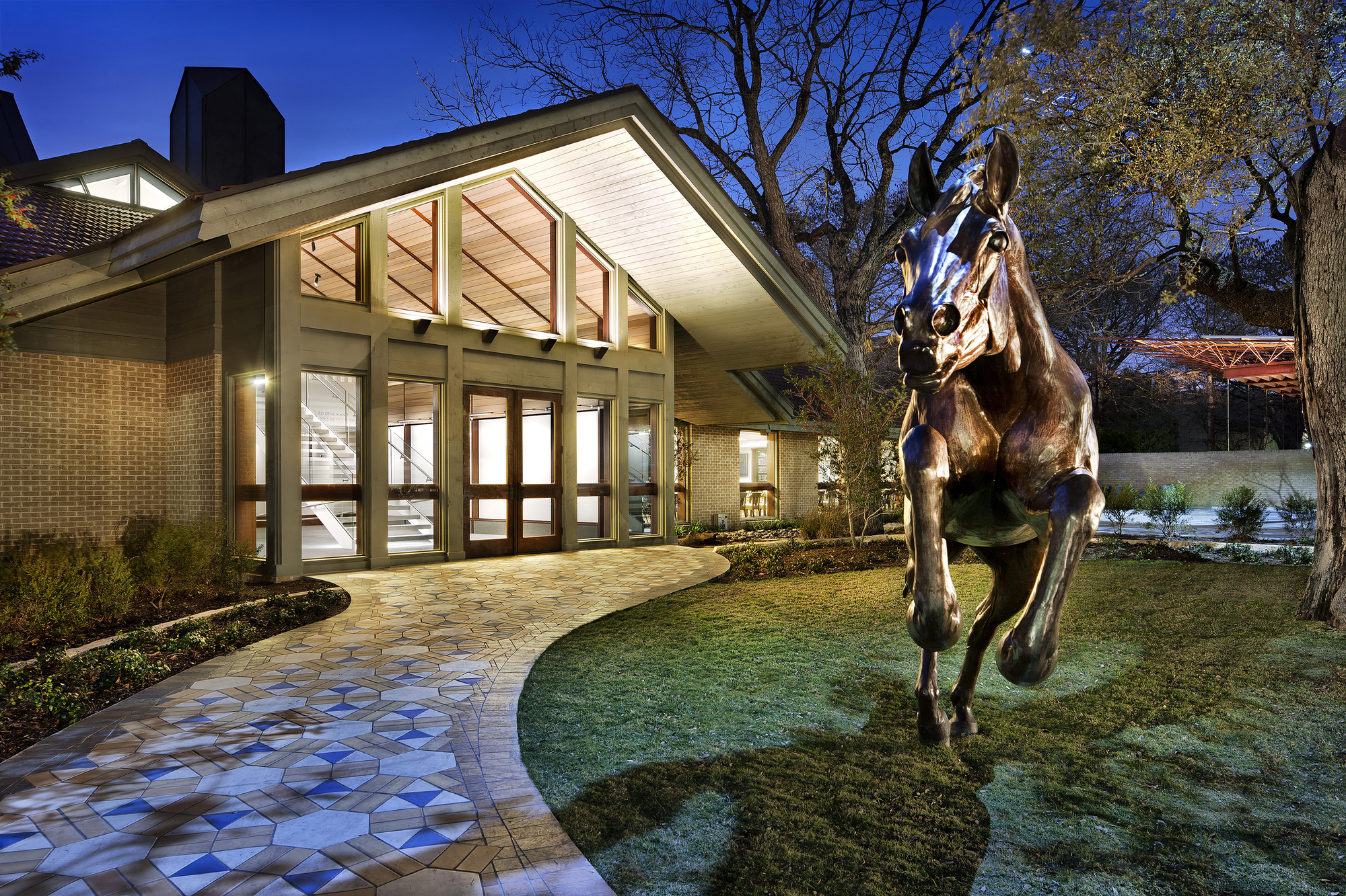 Galeria de Centro Estudantil Texas Exes / Miró Rivera Architects - 9