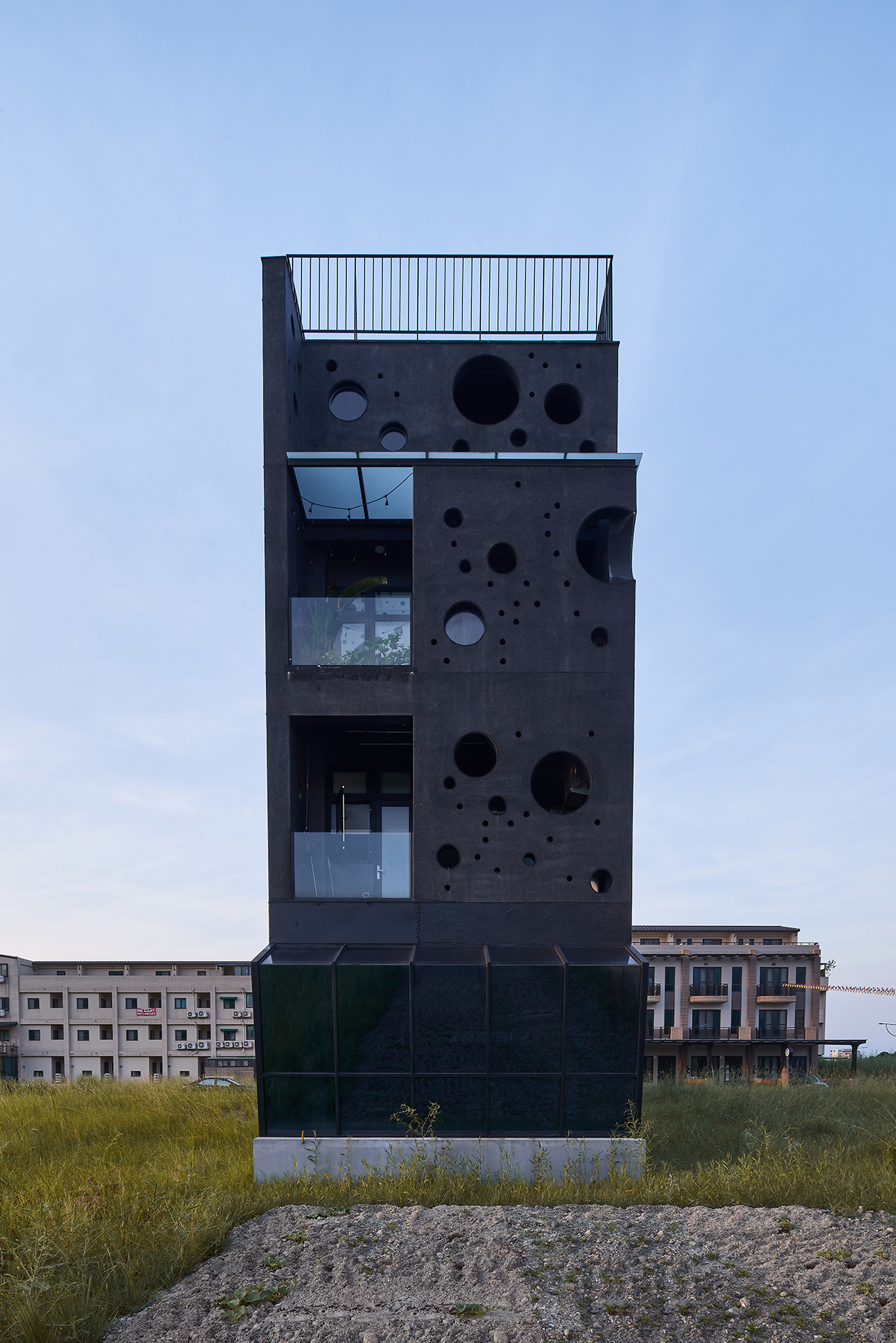 Gallery of Onyx Lit House / Emerge Architects - 8