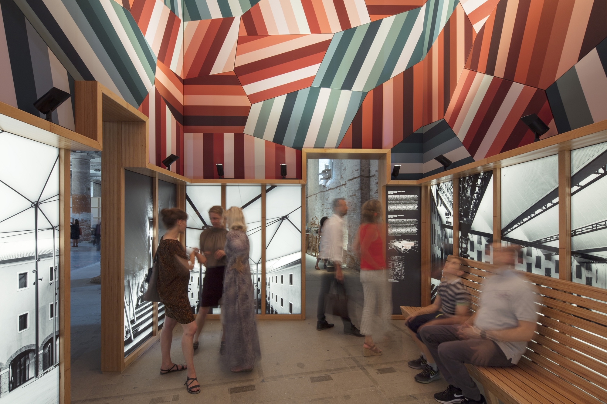 oxymoron / Sauerbruch Hutton | ArchDaily Brasil