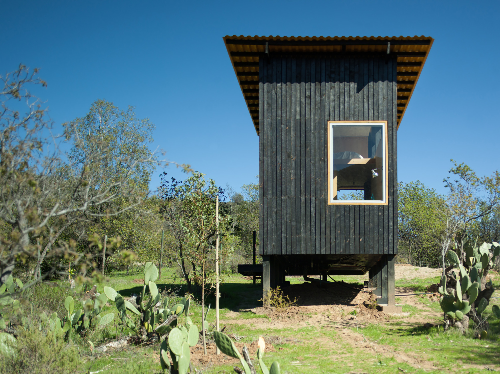 Gallery of Micro-Architecture: 40 Big Ideas for Small Cabins - 29