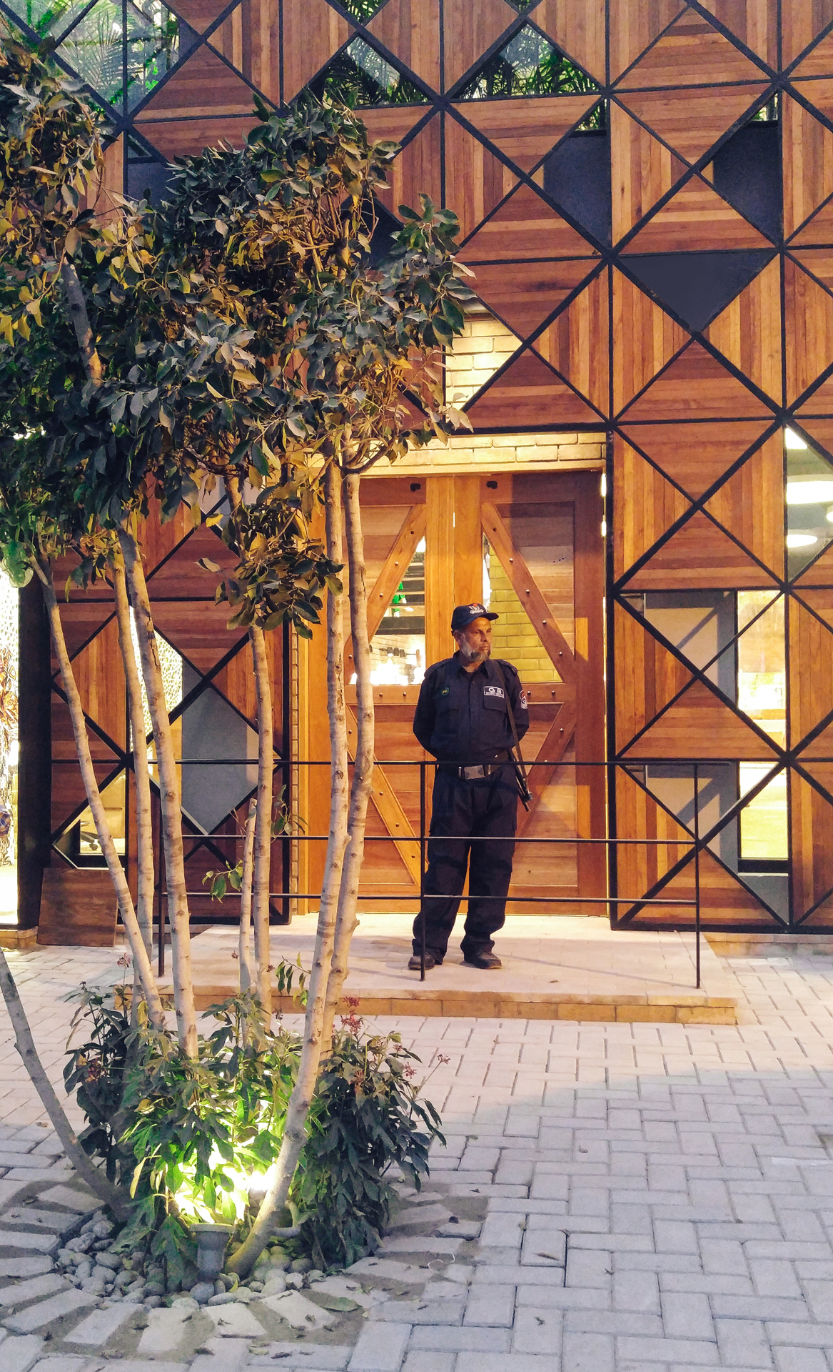 Gallery of Crafting a Retail / Metropolitan Studio of Architecture - 2