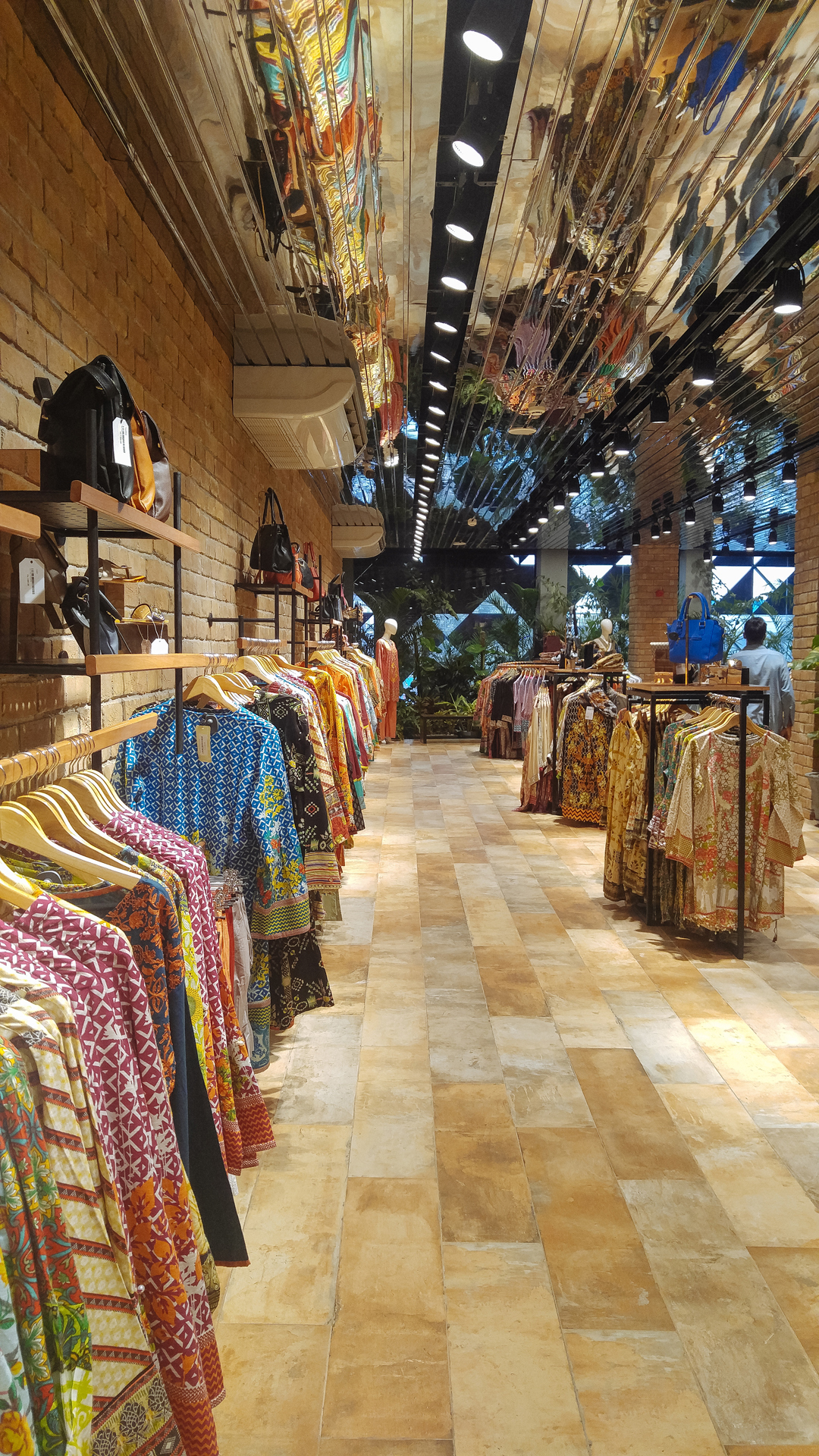 Gallery of Crafting a Retail / Metropolitan Studio of Architecture - 7
