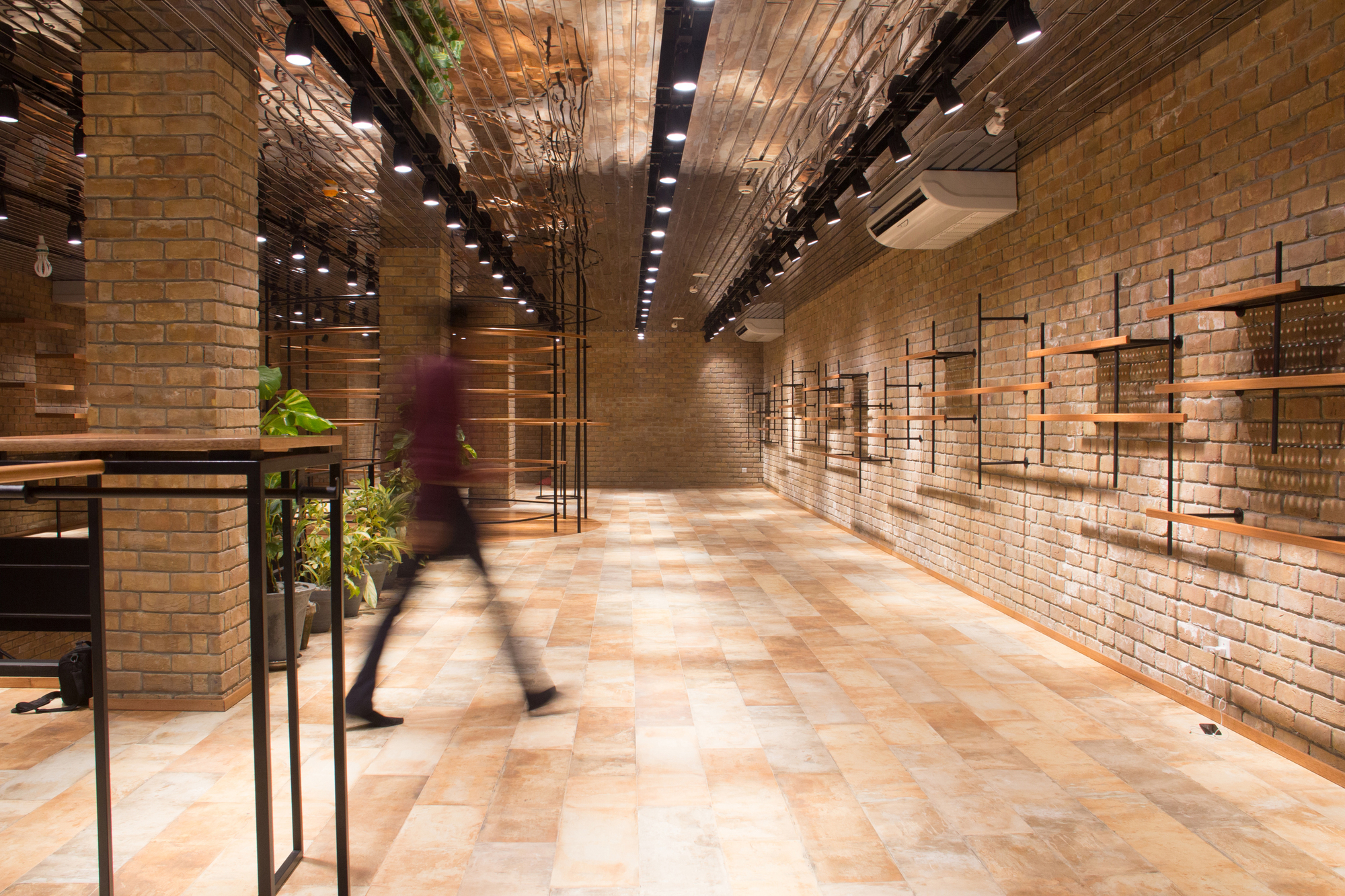 Galeria de Construindo uma Loja / Metropolitan Studio of Architecture - 5