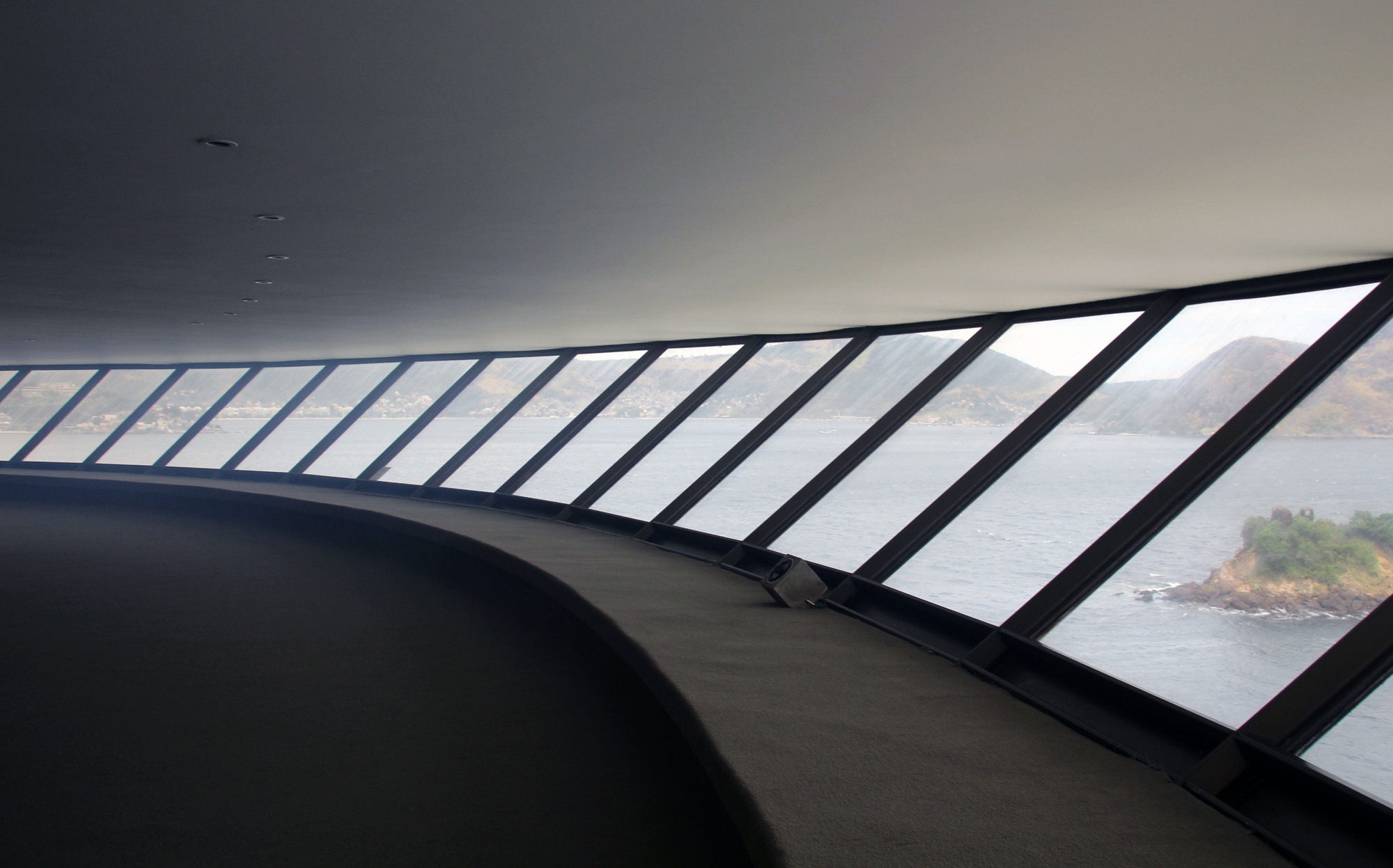 Galería de Un faro en el paisaje de Rio de Janeiro: el Museo de Arte ...