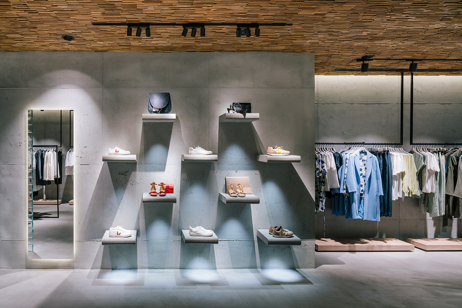 Gallery of Hence Flagship Store Madrid / Destudio Arquitectura - 3