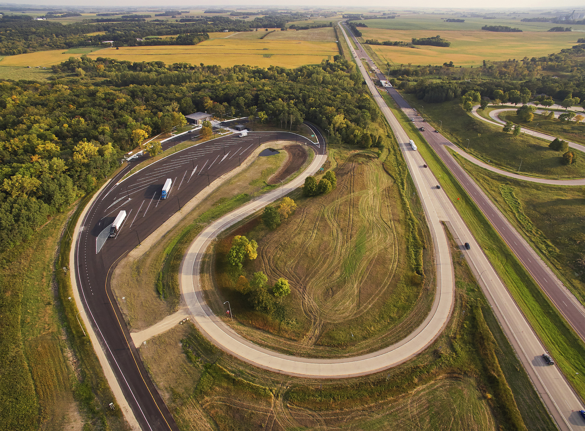 Galería de Área de descanso y seguridad Straight River / Snow Kreilich ...