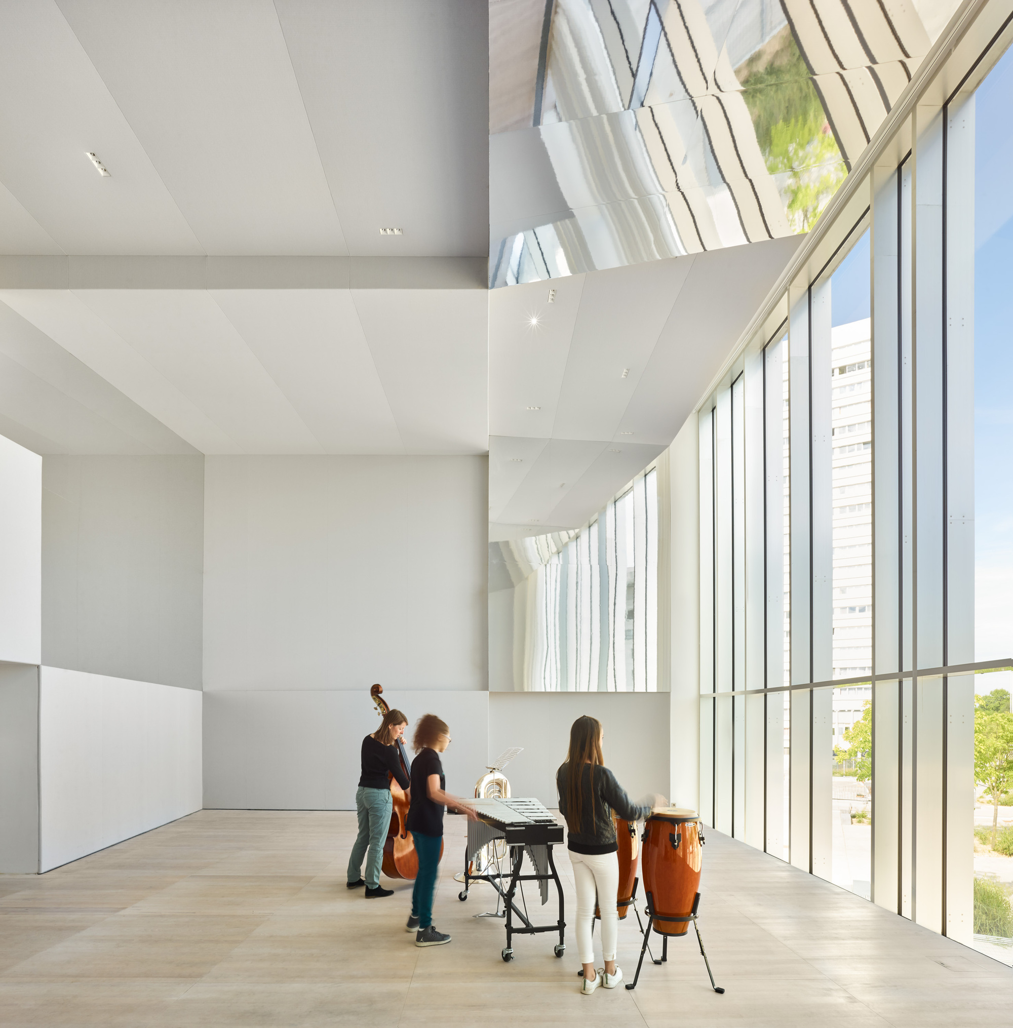 ‘Allende’ Performance Hall and Rehearsal Studios / Dominique Coulon ...