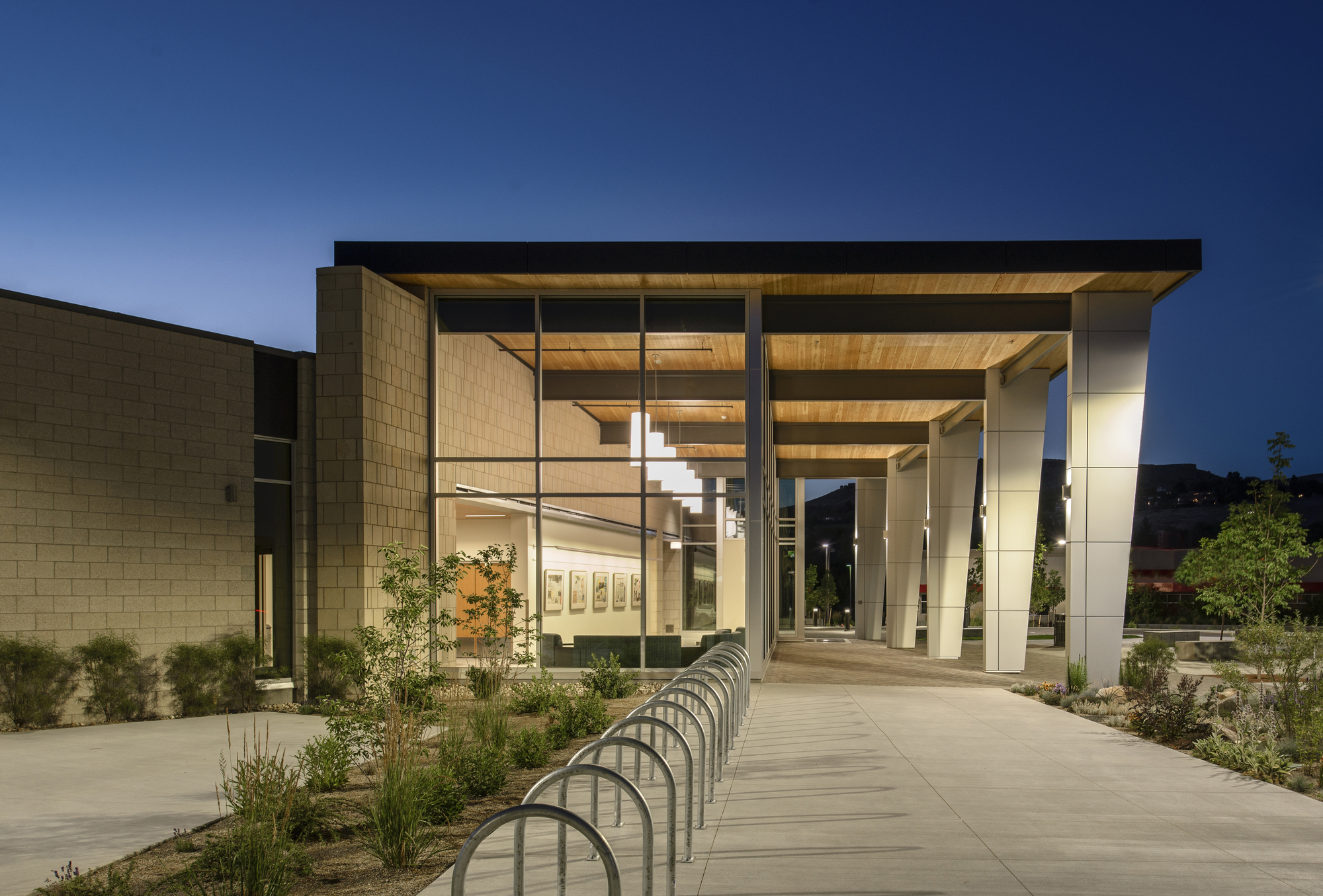 Gallery of Library! at Bown Crossing / FFA Architecture and Interiors - 15