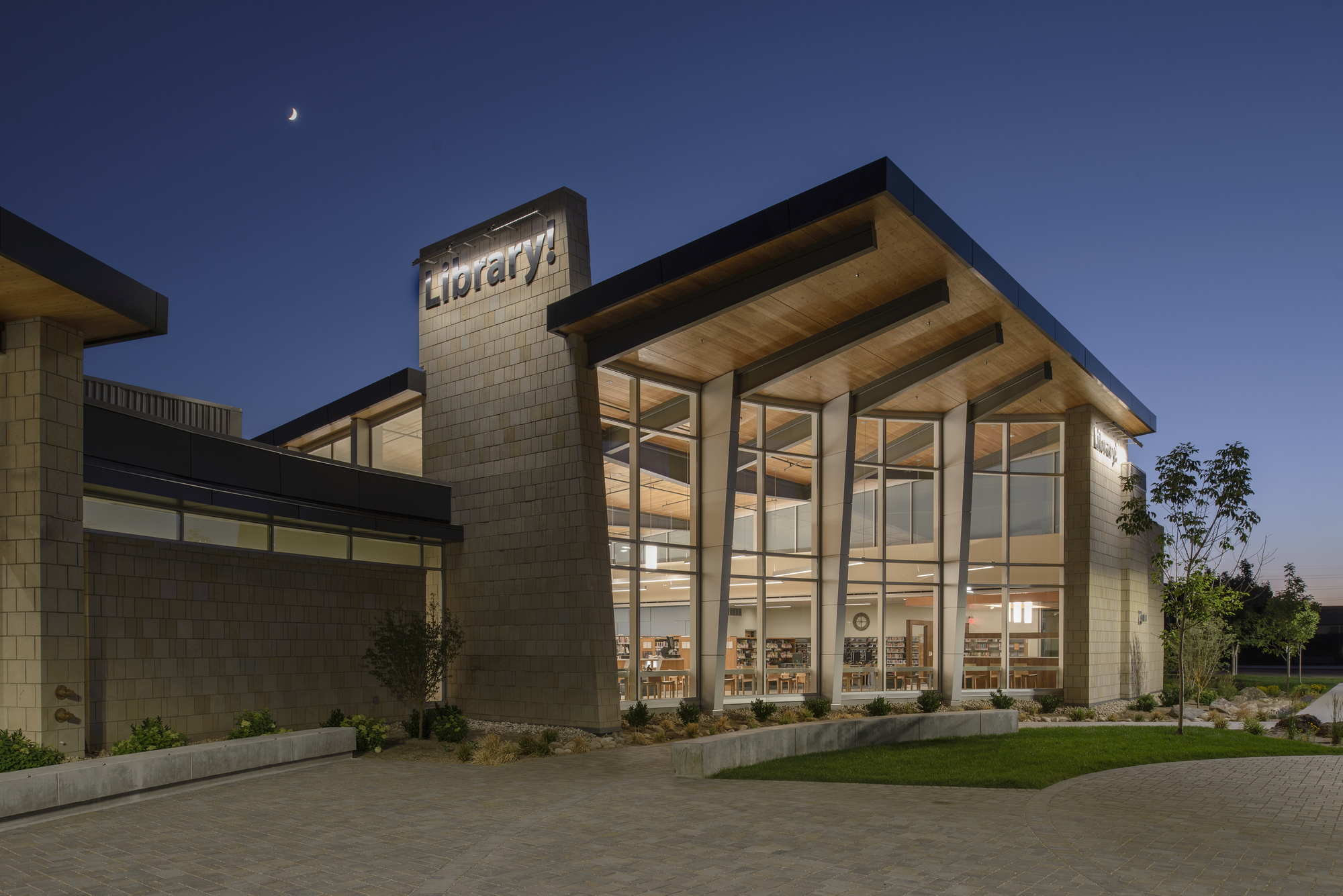 Gallery of Library! at Bown Crossing / FFA Architecture and Interiors - 11