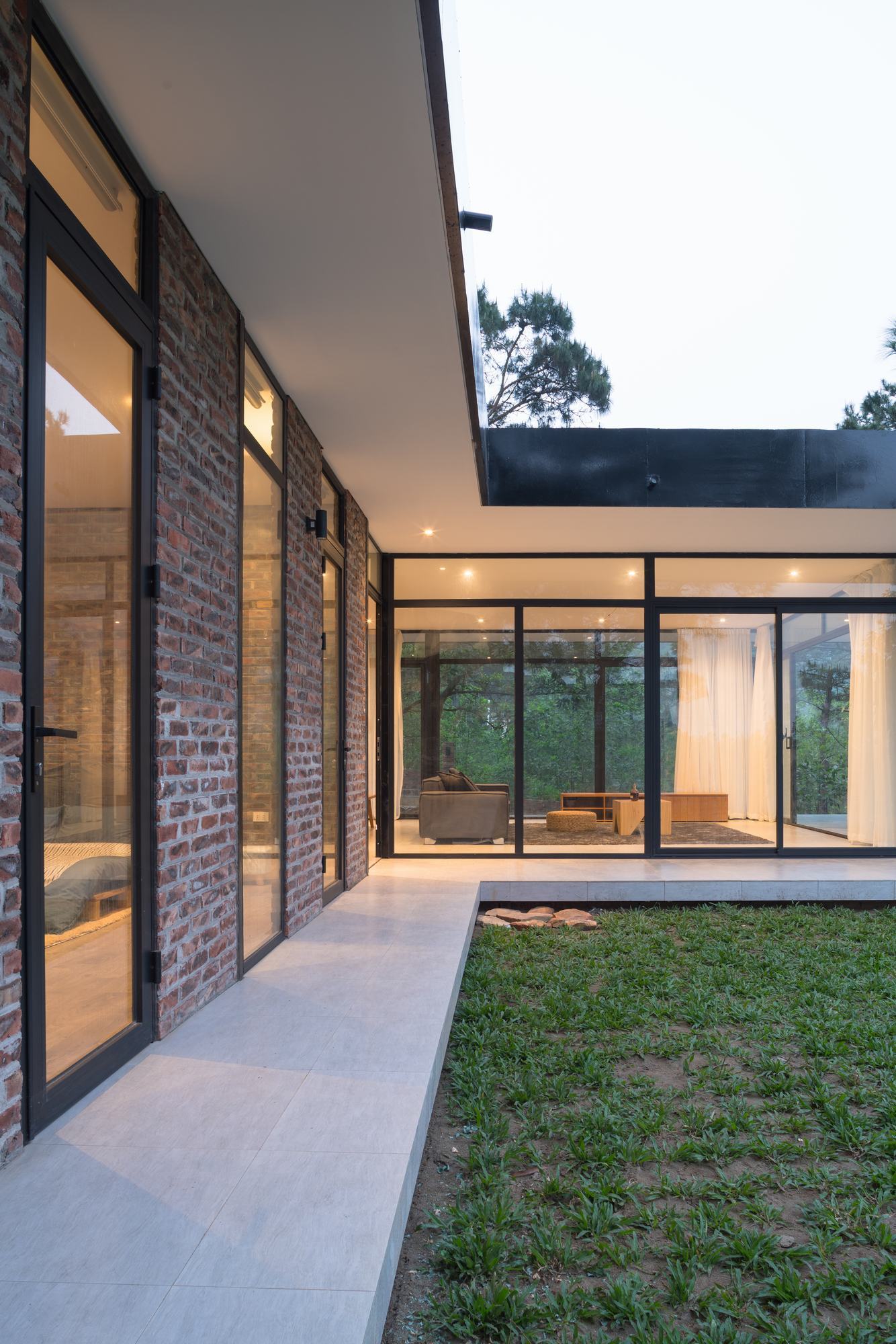 Gallery of House Under the Pines / Idee architects - 6