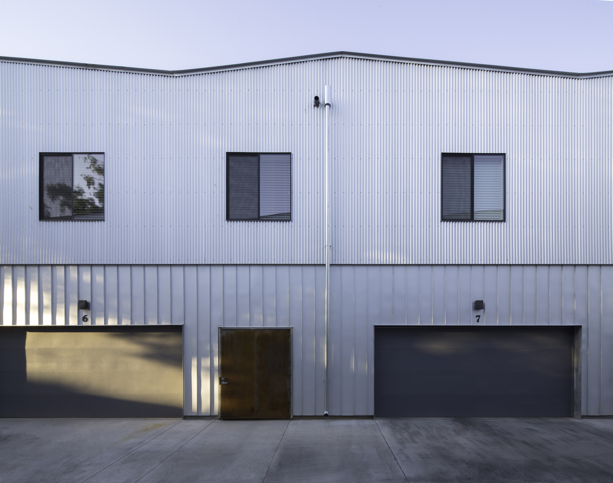 Gallery of Kenneth Place Townhomes / Chen + Suchart Studio - 19