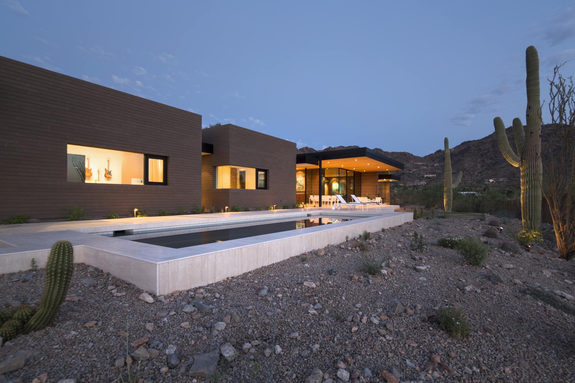 Gallery of Rammed Earth Modern / Kendle Design Collaborative - 6
