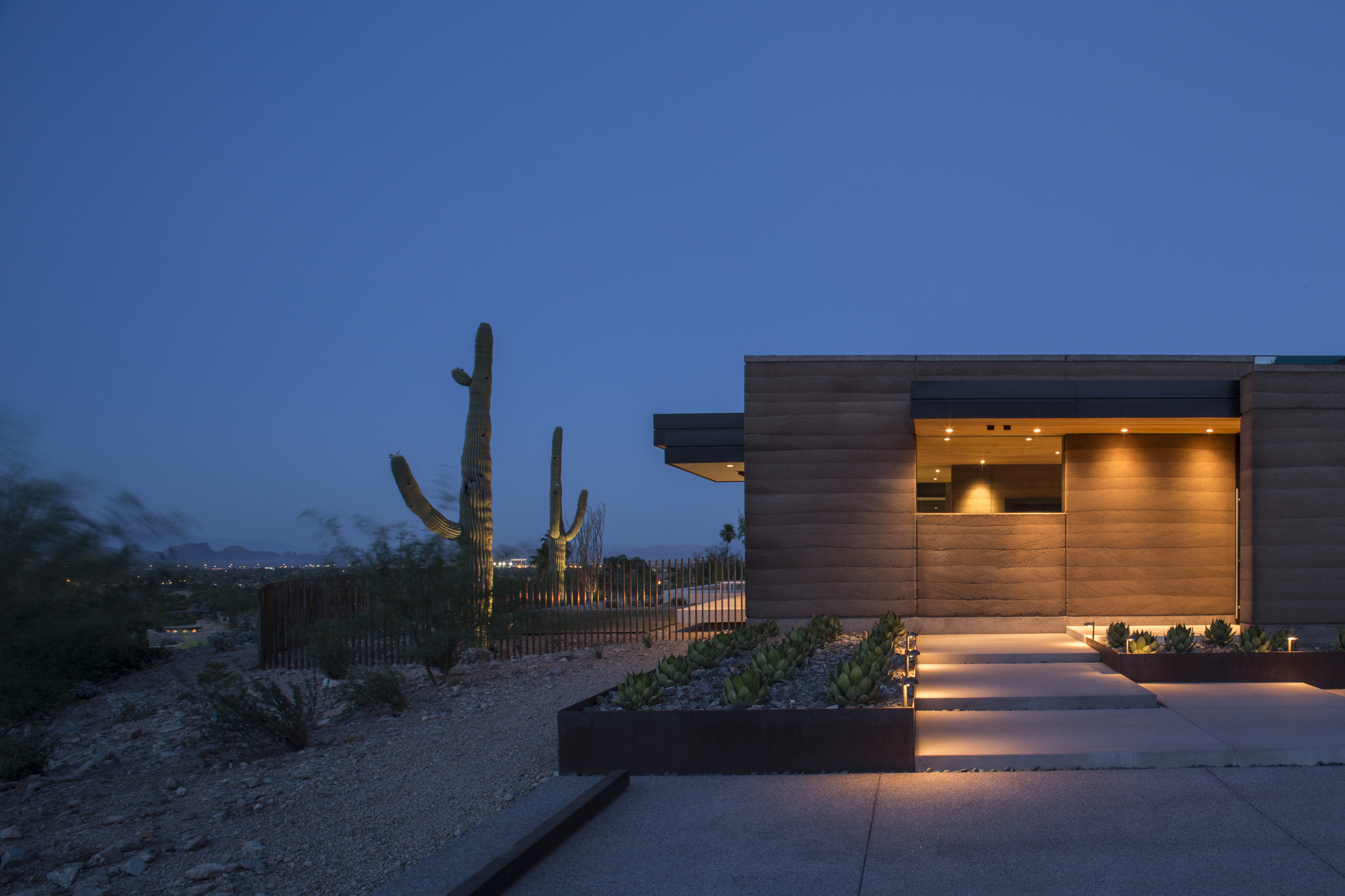 Gallery of Rammed Earth Modern / Kendle Design Collaborative - 21