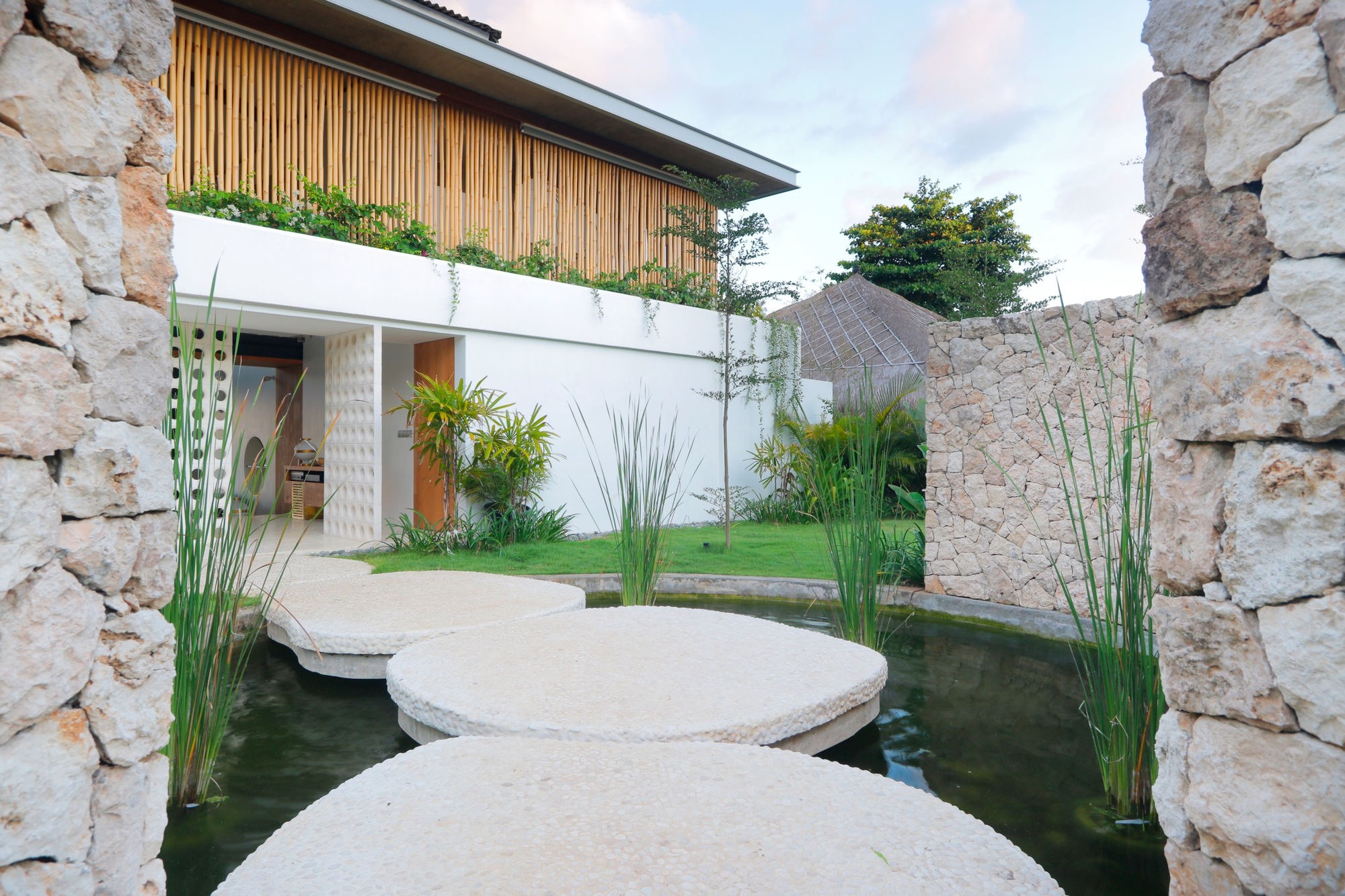 Gallery of Seascape Lembongan / Word of Mouth House - 50