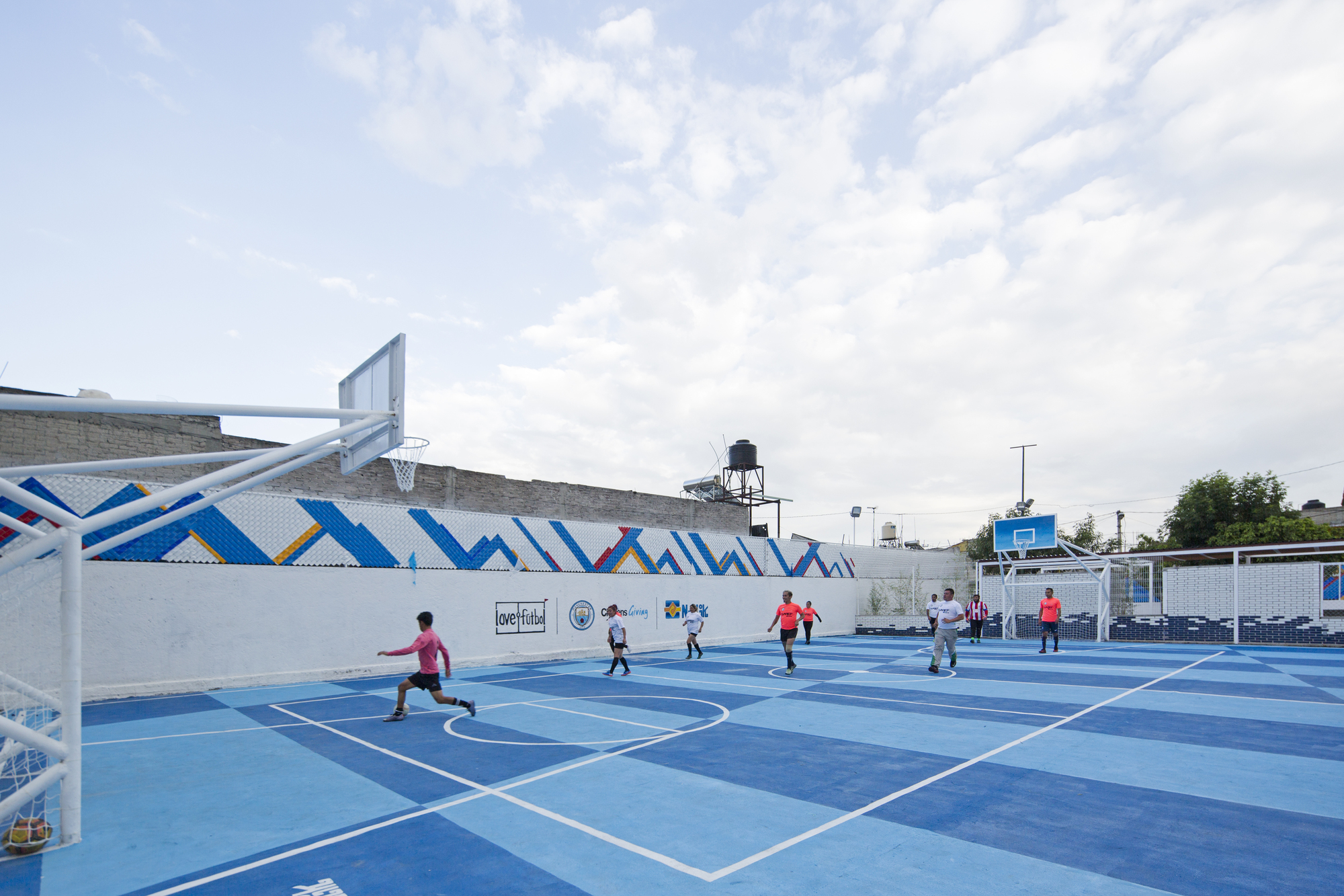 Galeria de Quadra LA DOCE: o futebol como intervenção social e urbana - 14