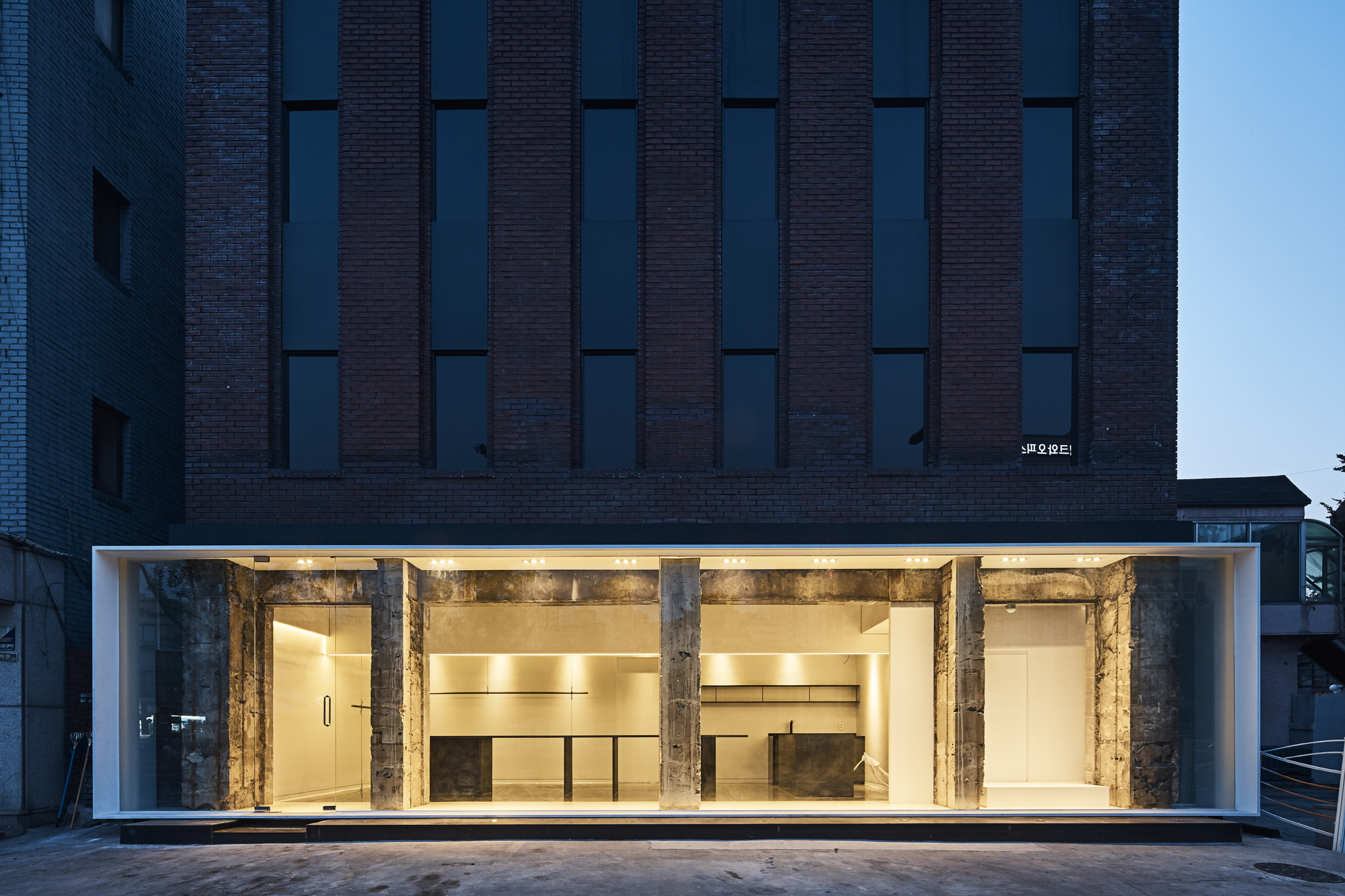 Gallery of Apparel B / void design office - 22