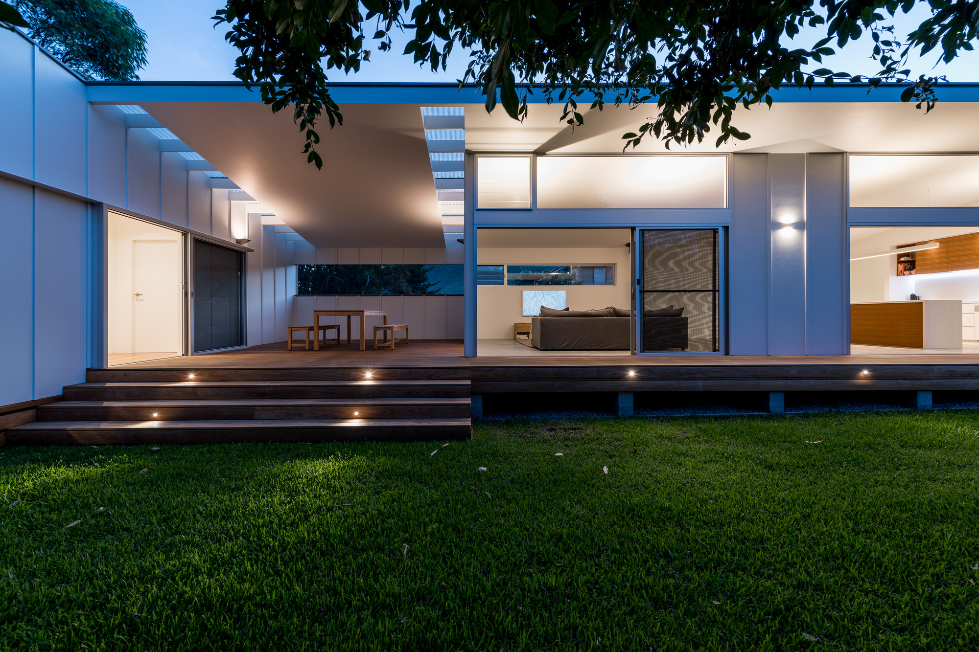 Gallery of Blueys Beach House 5 / Bourne Blue Architecture - 22