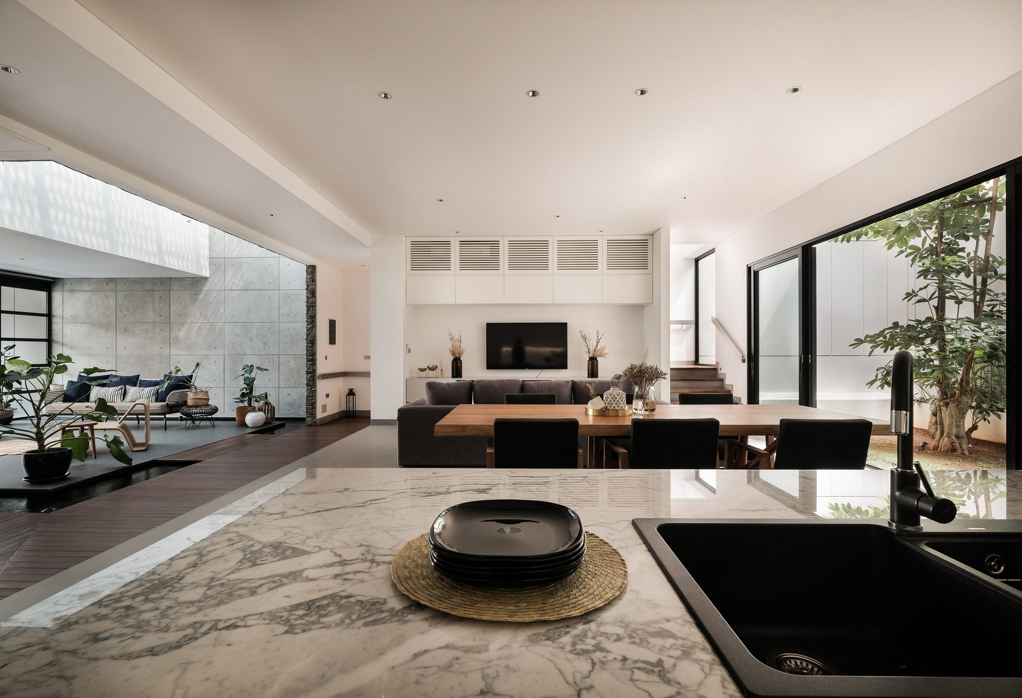 Gallery of DL House / DP+HS Architects - 12