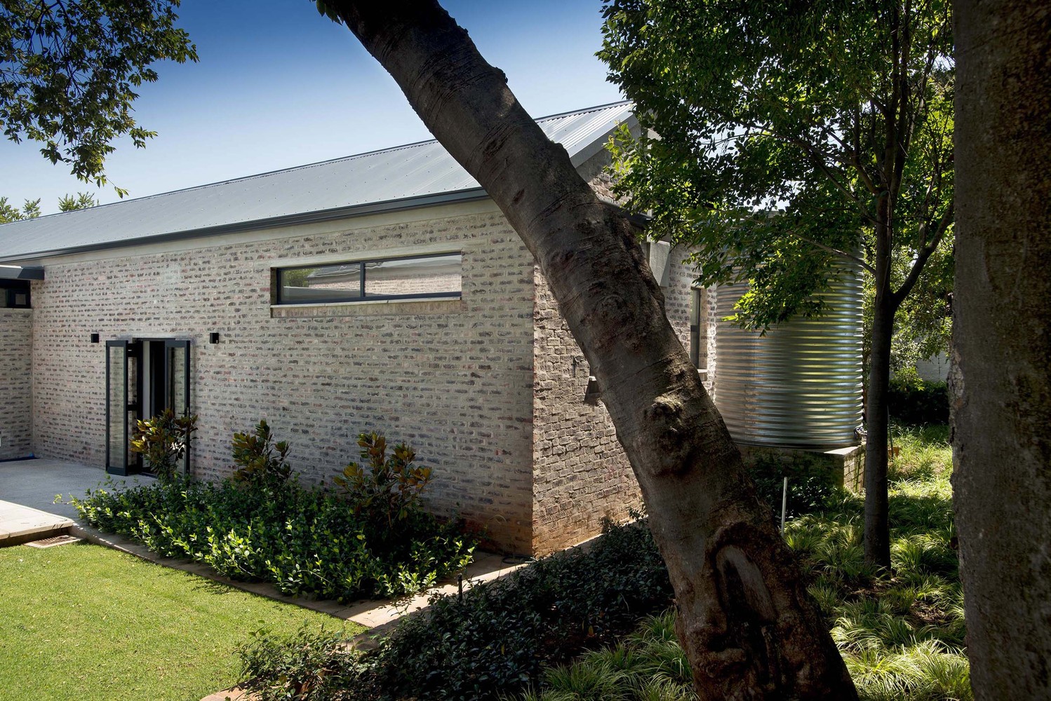 Gallery of Link House / Strey Architects and Associates - 9