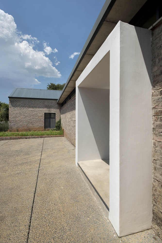 Gallery of Link House / Strey Architects and Associates - 3