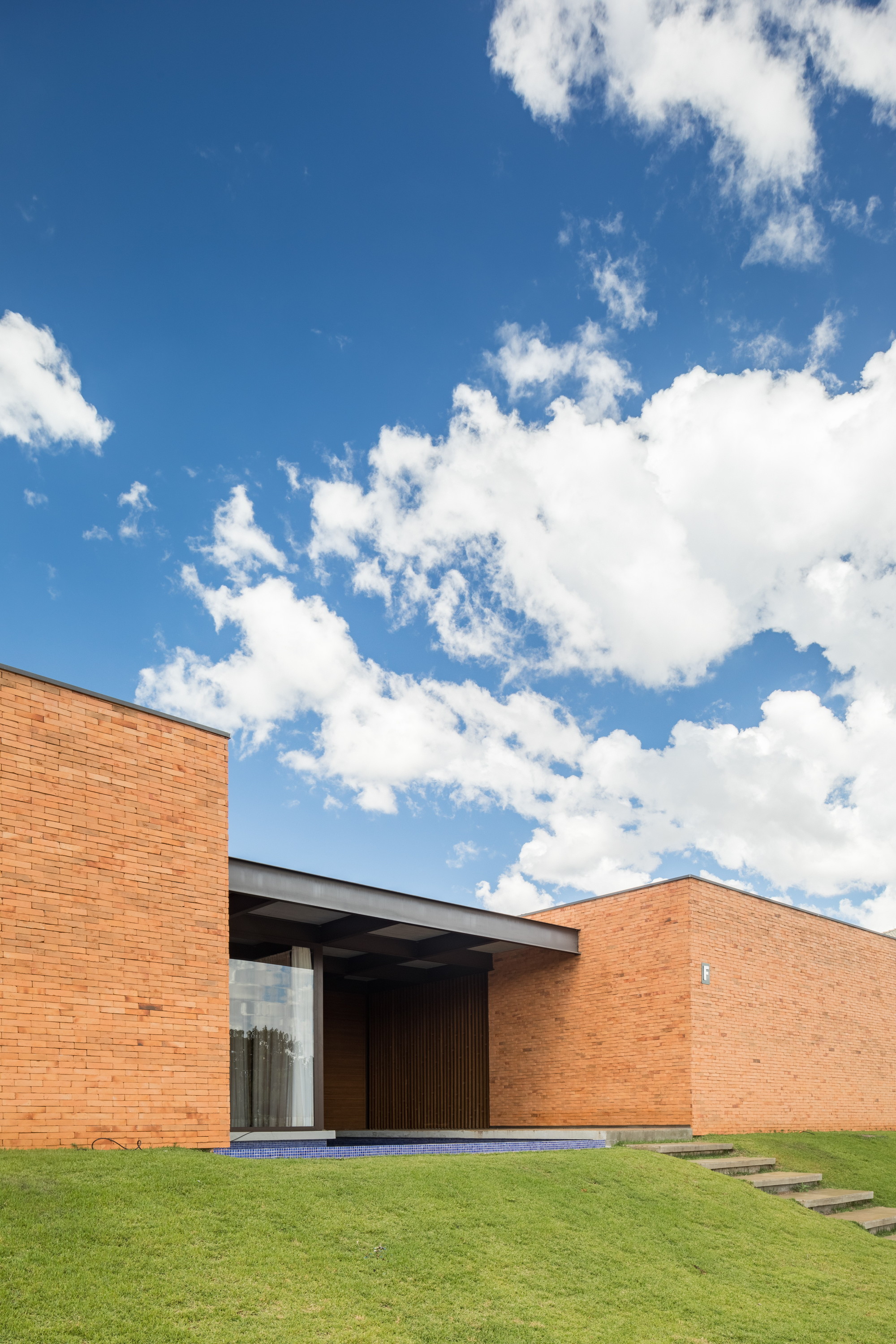 Galeria de Casa 2x2 / Estúdio Mova - 11