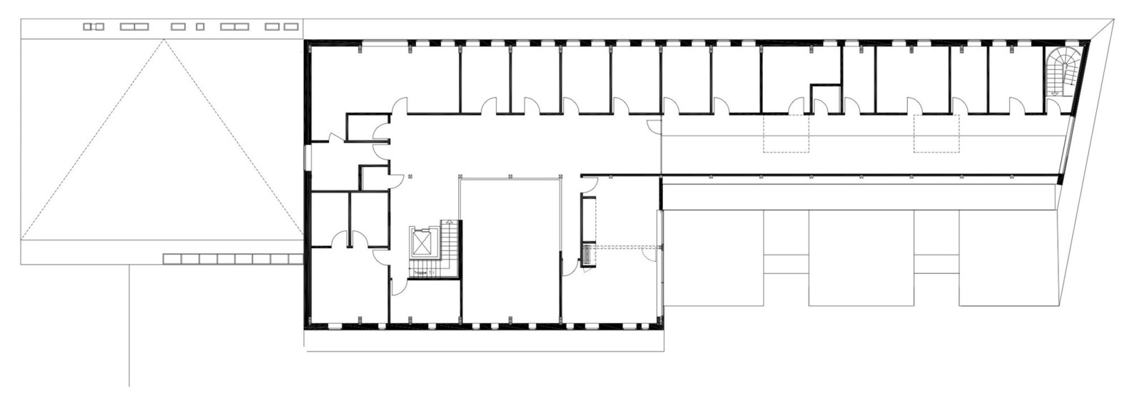 Gallery of Hospitals and Health Centers: 50 Floor Plan Examples - 37
