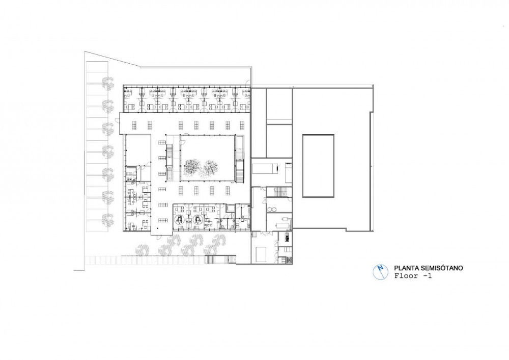 Gallery of Hospitals and Health Centers: 50 Floor Plan Examples - 28
