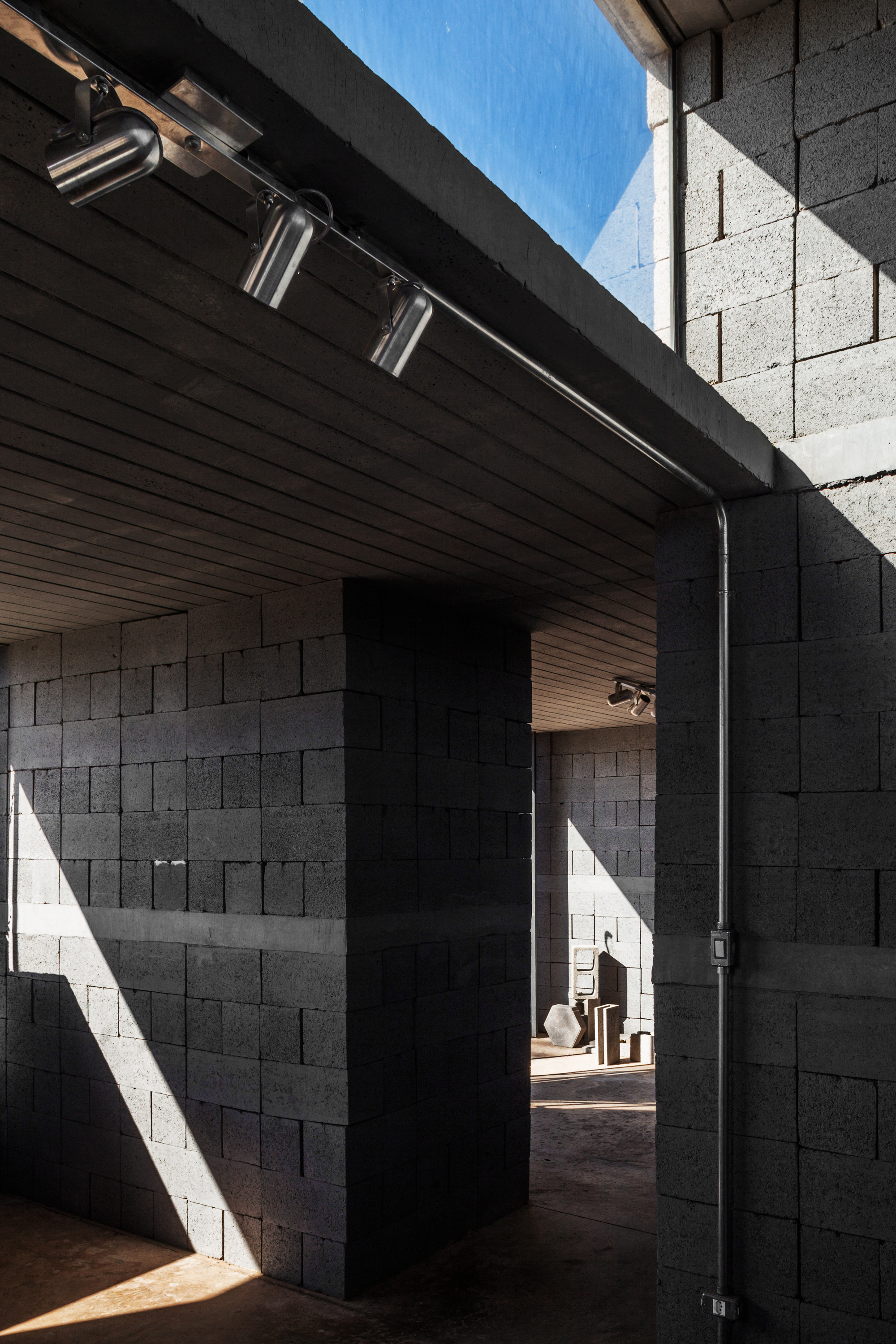 Gallery of Headquarters for a Block Factory / Vão - 11