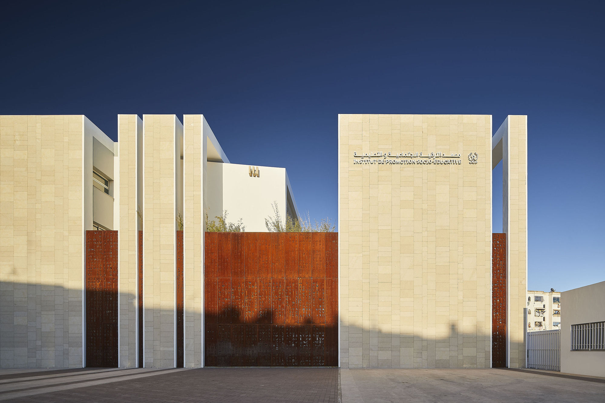 Gallery of Wall of Knowledge Middle School / Tarik Zoubdi Architect ...
