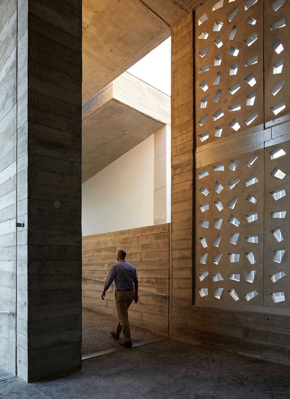 Gallery of UDEP Lecture Building / BARCLAY&CROUSSE Architecture - 11