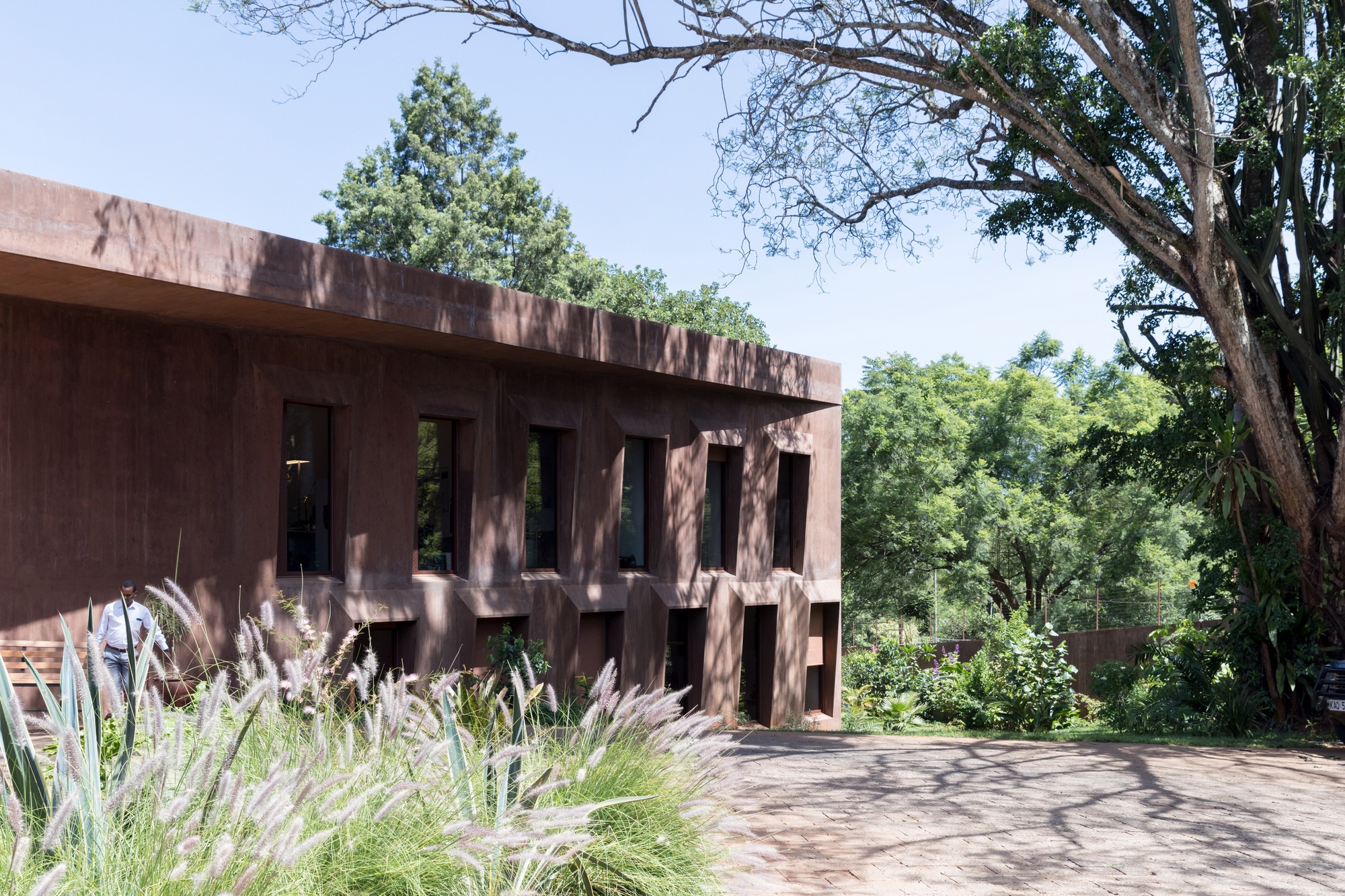 Gallery of Swiss Embassy in Nairobi / ro.ma. architekten - 9