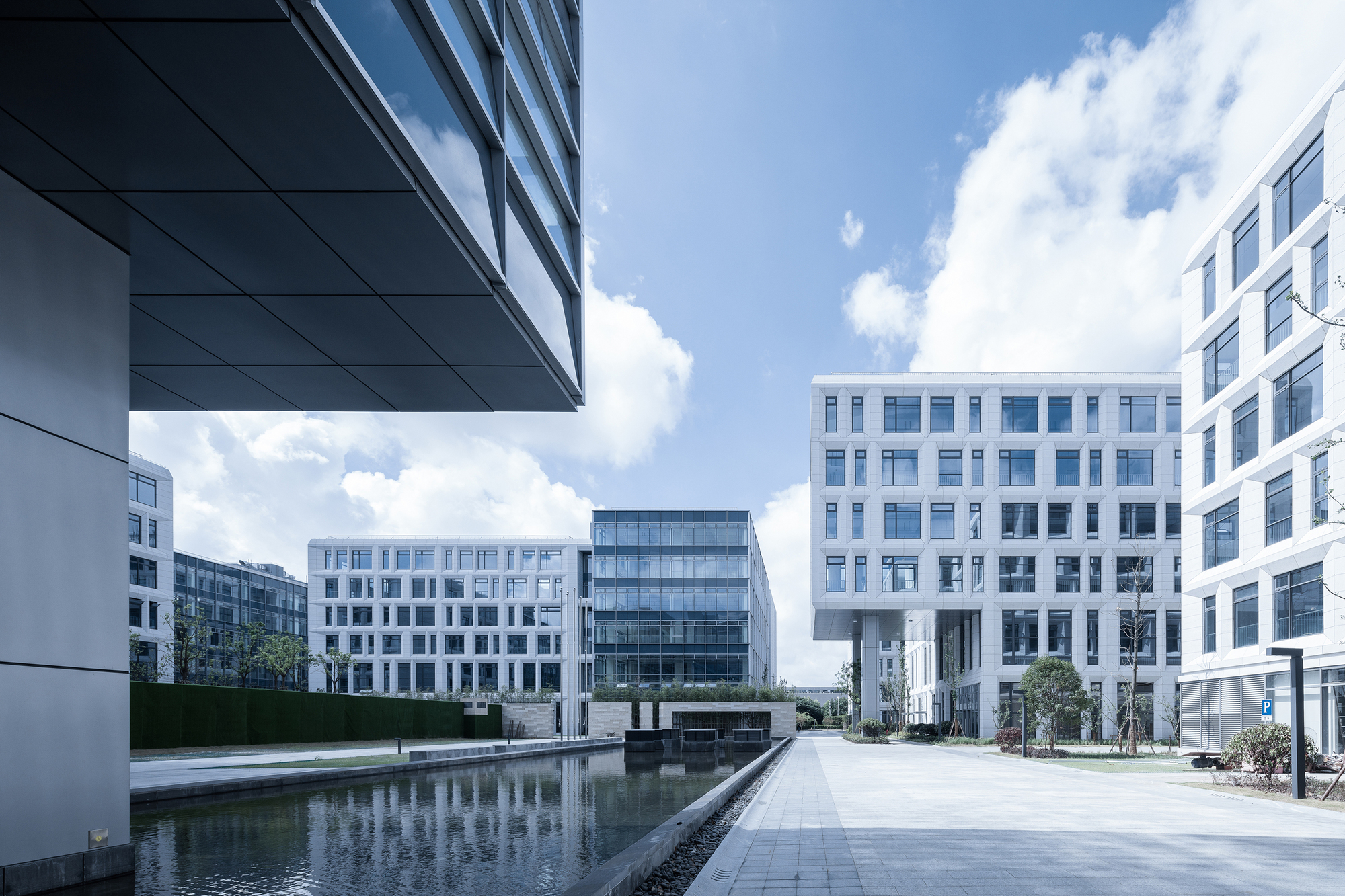 Gallery of Shanghai WaiGaoQiao NO.1 Free Trade Area Industrial Park ...