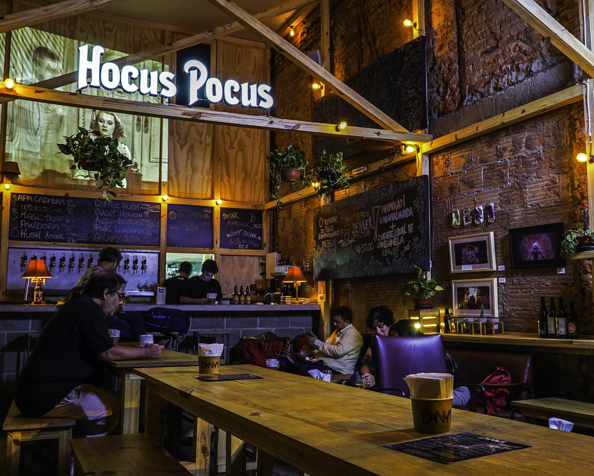 Galeria de Cervejaria Hocus Pocus DNA / Tadu Arquitetura - 6