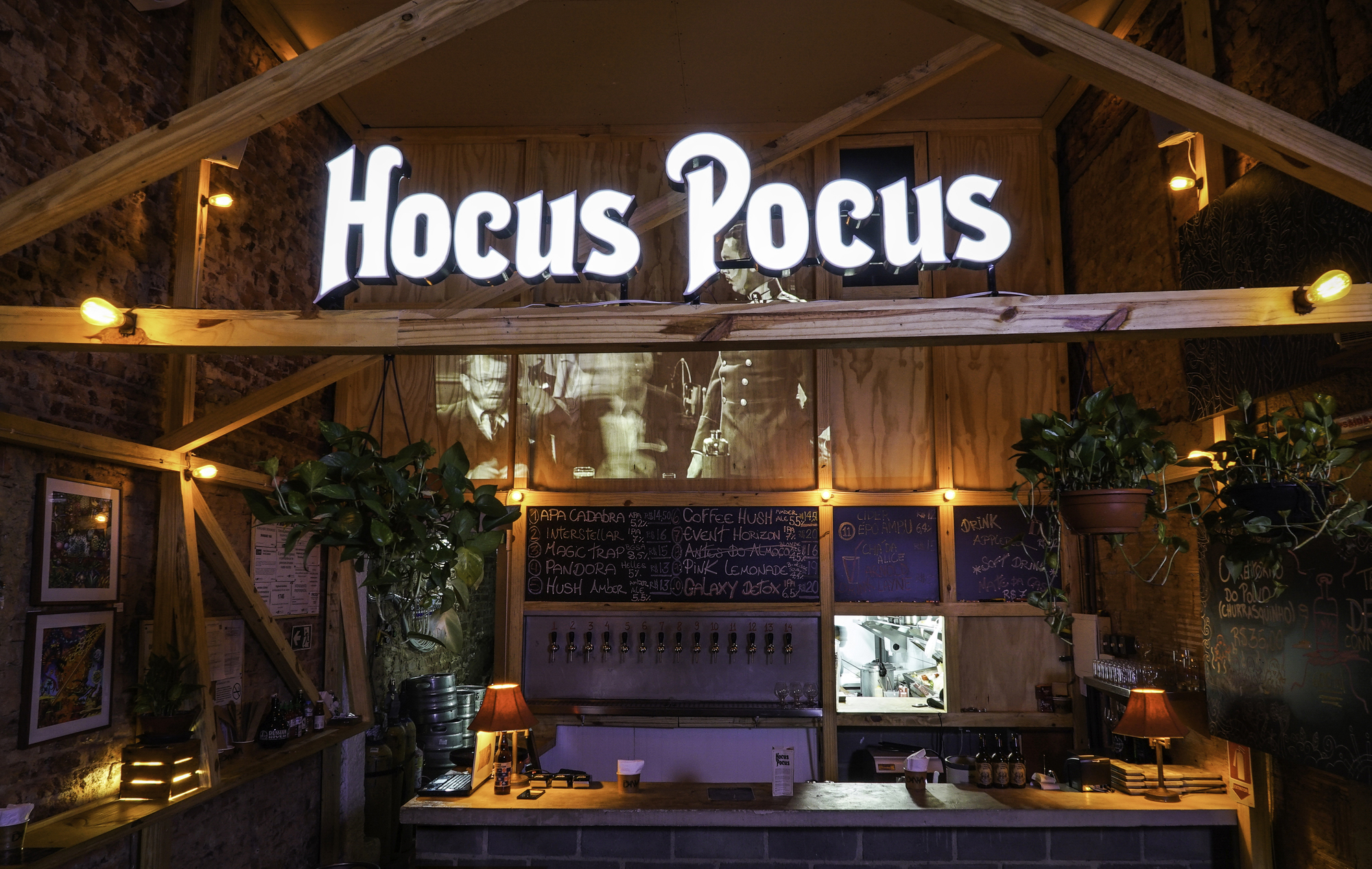 Galeria de Cervejaria Hocus Pocus DNA / Tadu Arquitetura - 9