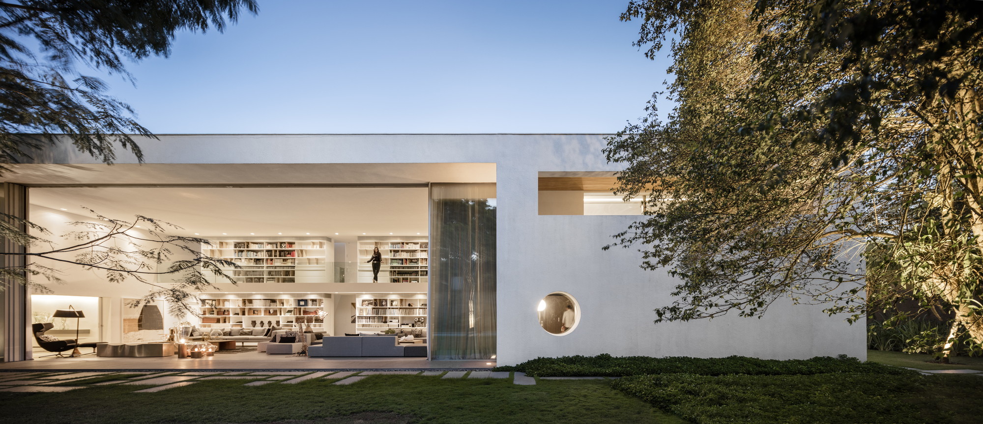 Galeria de Gama Issa V2.0 / studio mk27 - 30